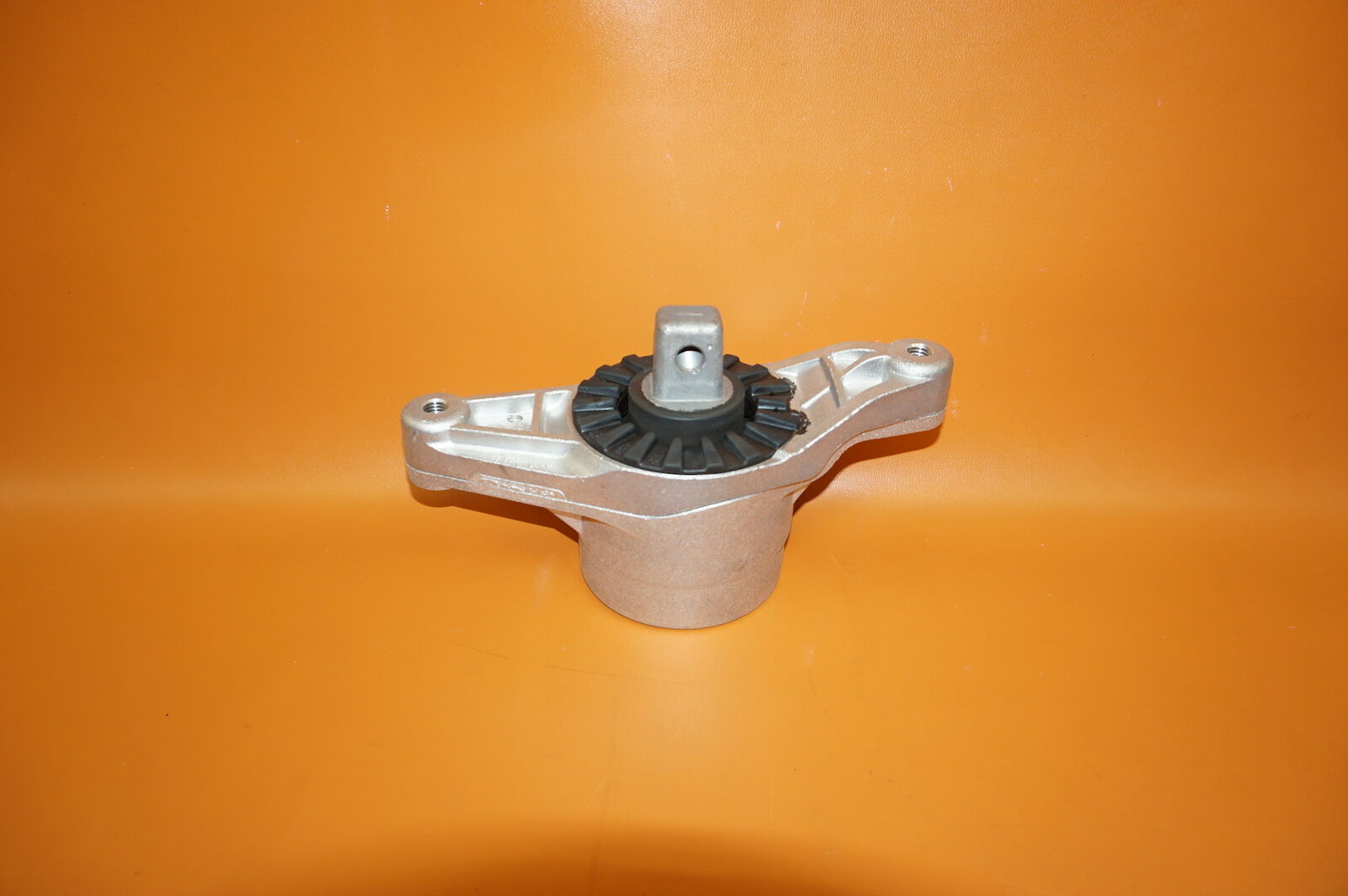 MASERATI GHIBLI ENGINE MOUNT BUSHING LEFT 2014 2015 2016 2017 670003629 OEM