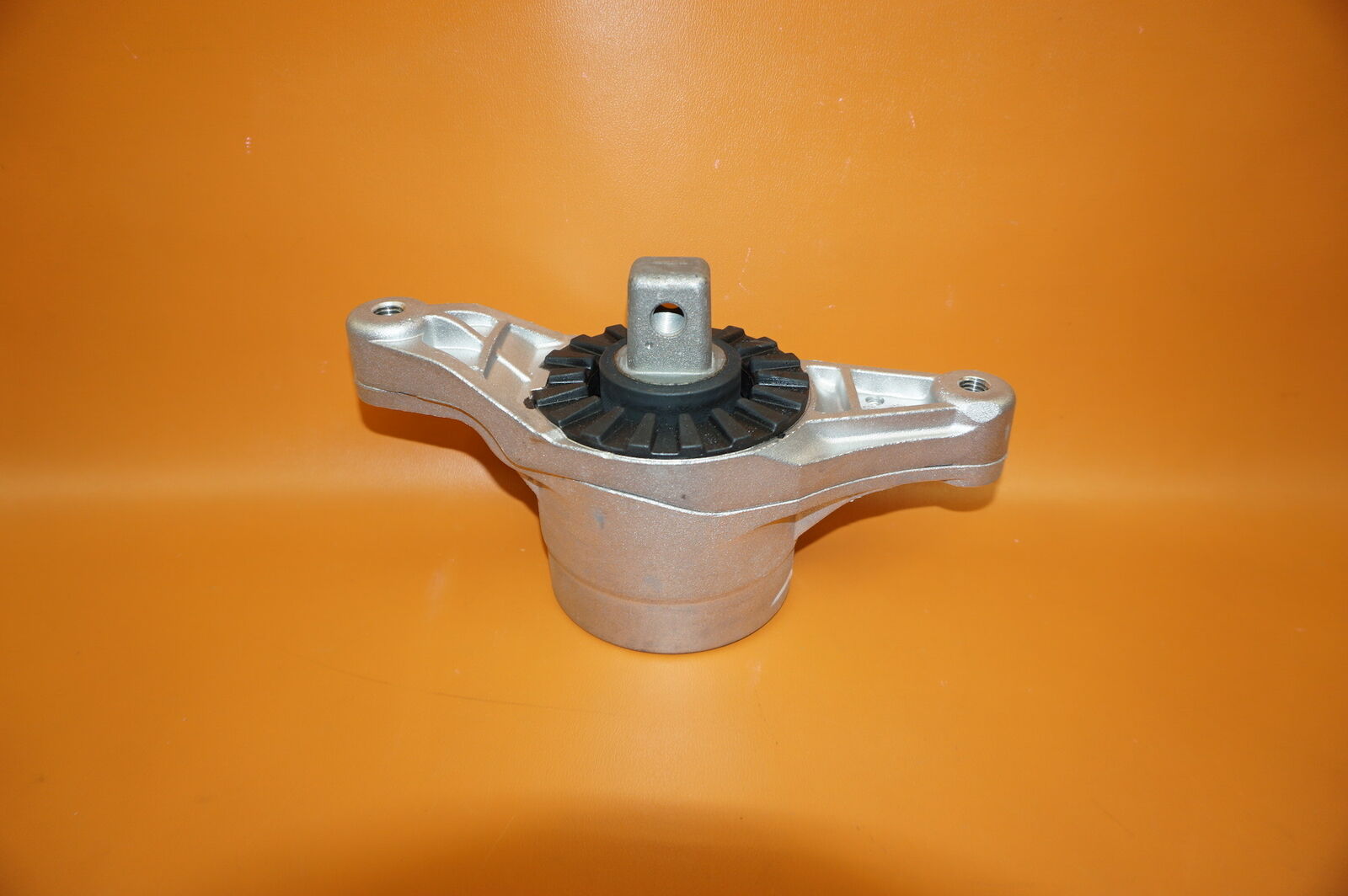 MASERATI GHIBLI ENGINE MOUNT BUSHING LEFT 2014 2015 2016 2017 670003629 OEM