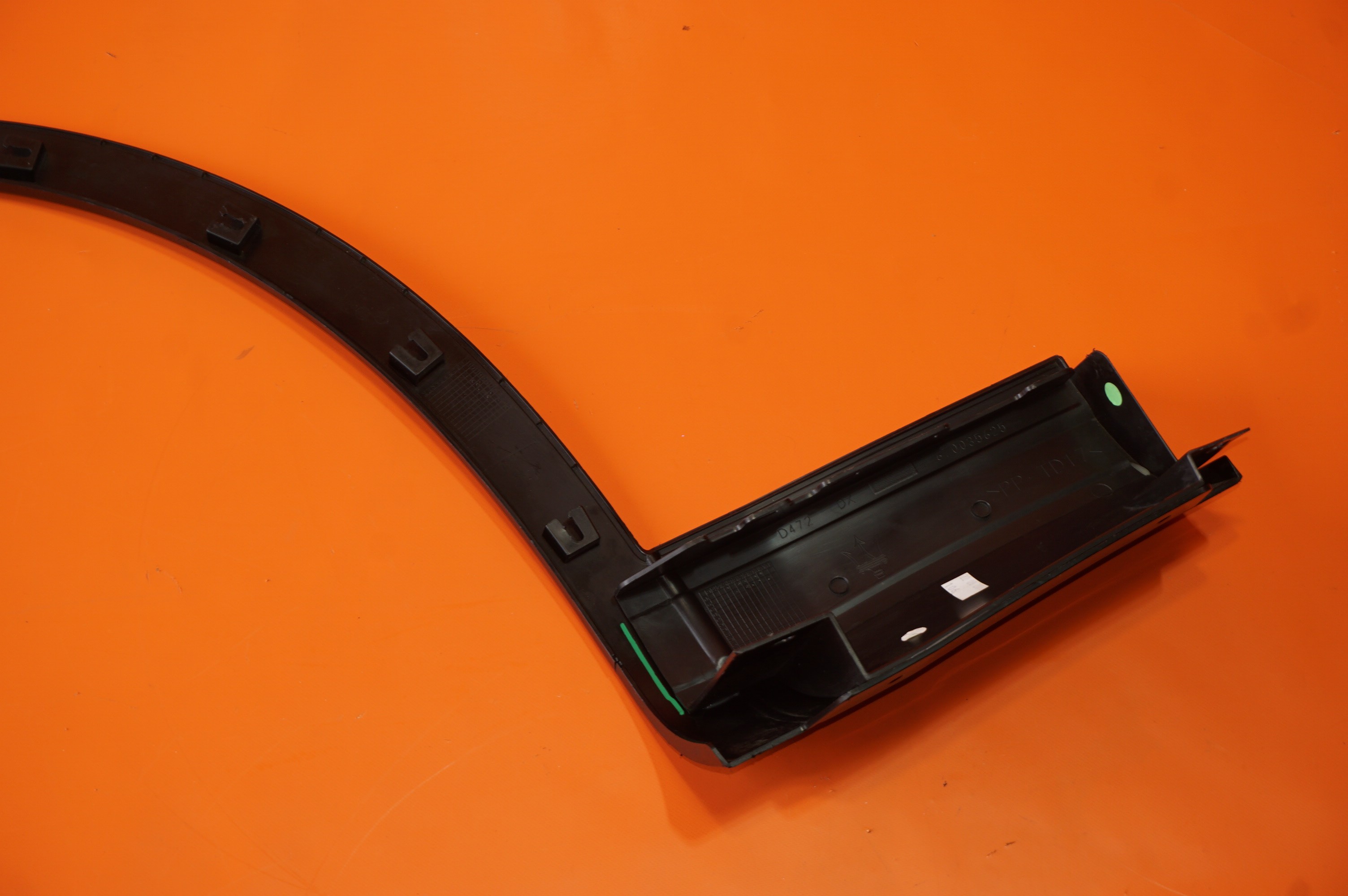 MASERATI LEVANTE FENDER FLARE MOLDING RIGHT TRIM 2017 2018 2019 2020