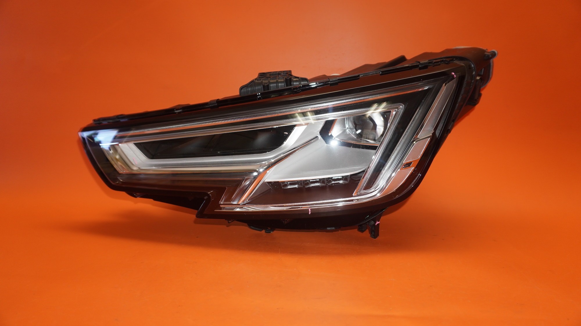 AUDI A4 HEADLIGHT LEFT DRIVER 2017 2018 2019 8W0941033B XENON OEM.