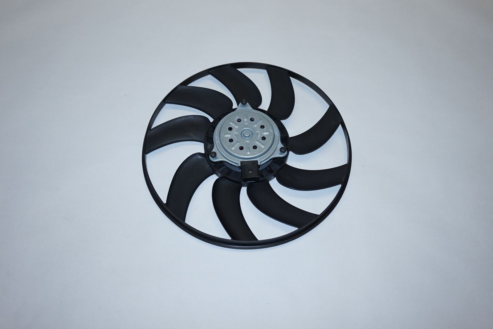 AUDI A4 A5 Q5 COOLING FAN BLADE WITH MOTOR 2013 2014 2015