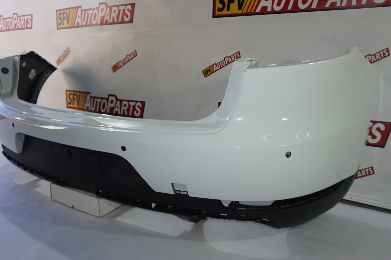 PORSCHE MACAN REAR BUMPER 2015 2016 2017 2018 95B 807 421 WHITE OEM
