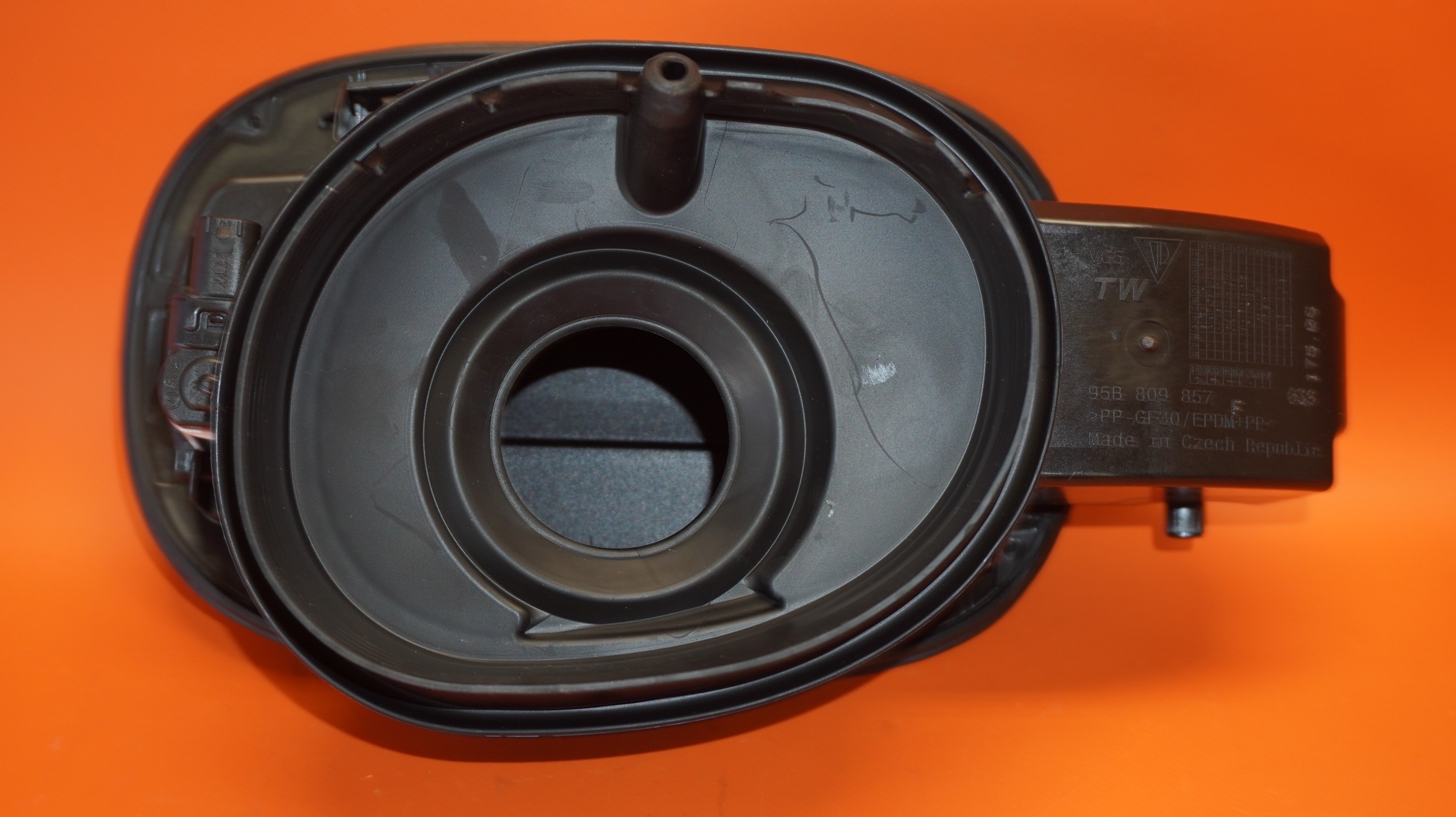 PORSCHE MACAN FUEL POCKET DOOR 2015 2016 2017 2018 2019 95B809857F