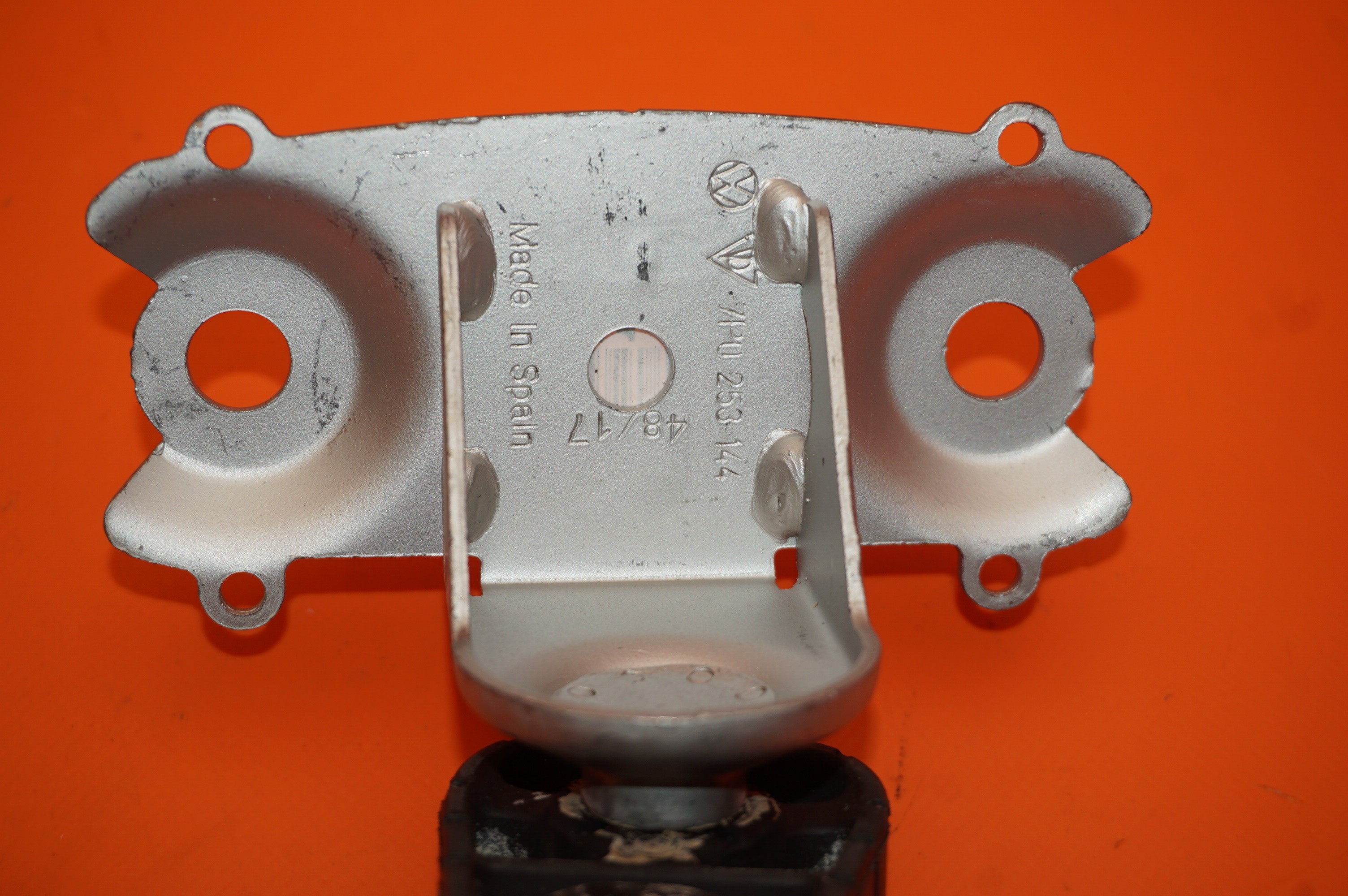 PORSCHE CAYENNE MUFFLER SUPPORT BRACKET 2013 2014 2015 2016 2017