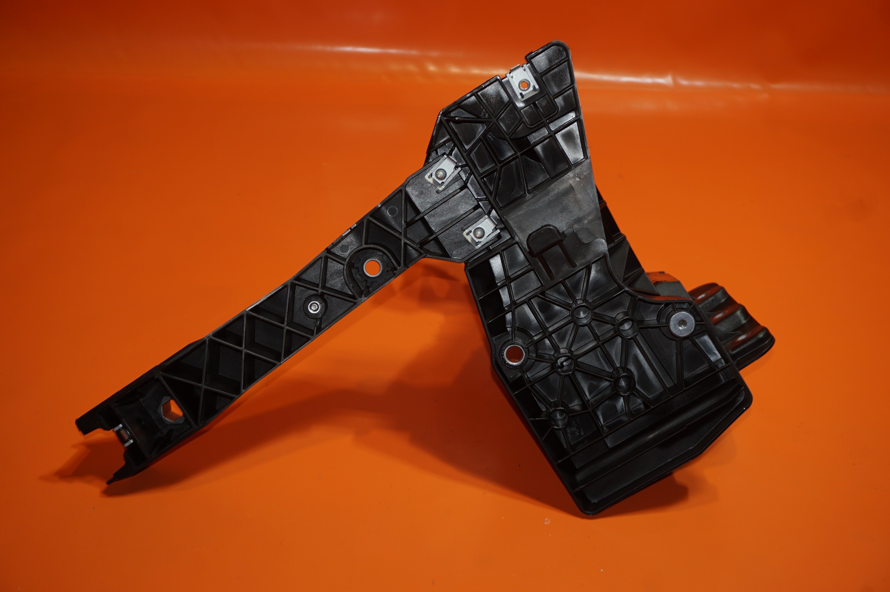 MERCEDES GLE350 SUPPORT BRACKET RIGHT PASSENGER 2020 2021 1676201601