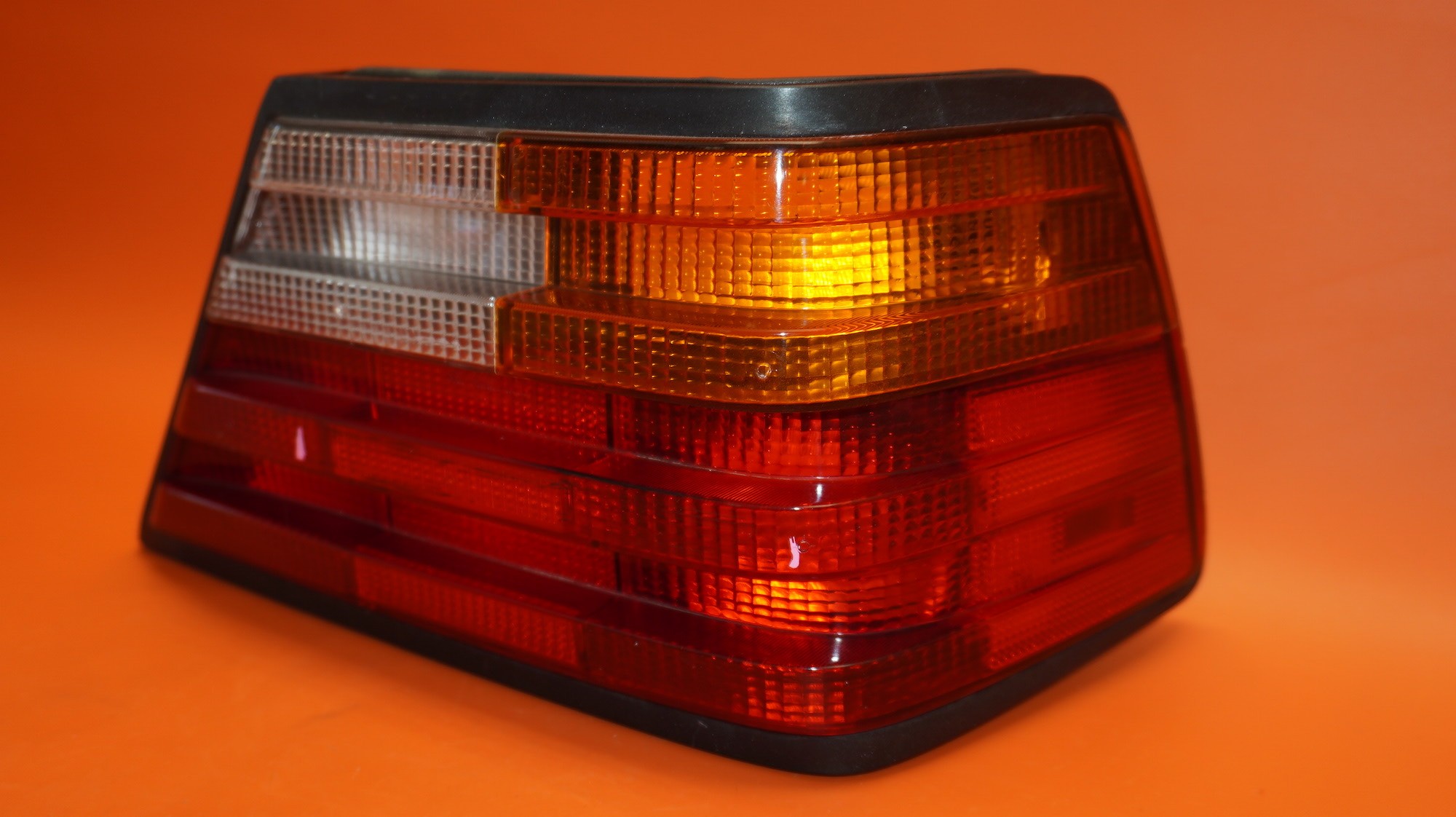 MERCEDES BENZ E320 TAIL LIGHT RIGHT PASSENGER 1989 1990 1991 1992 1993