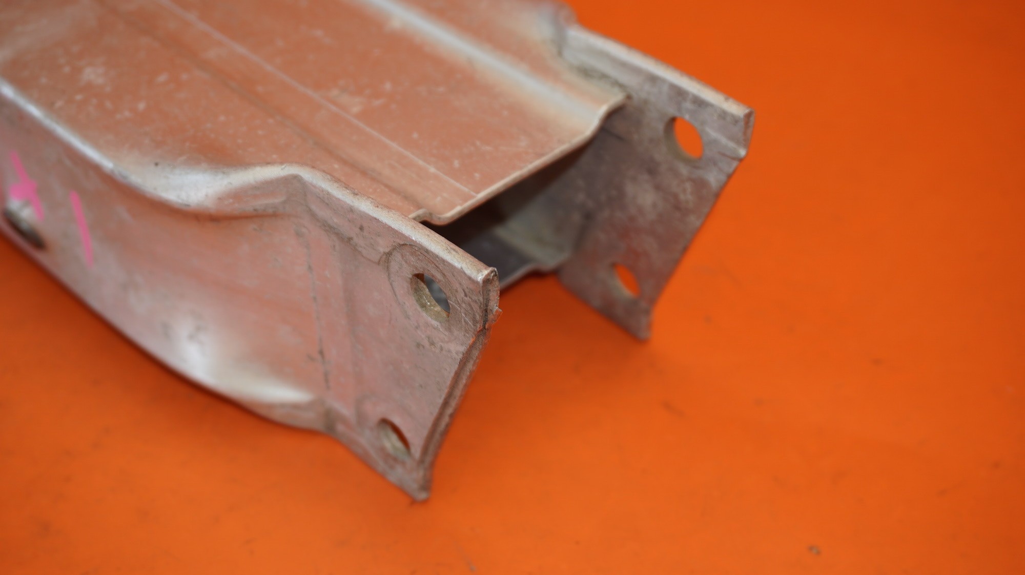 MERCEDES BENZ C63 REINFORCEMENT BRACKET RIGHT FRONT 2008 2009 2010