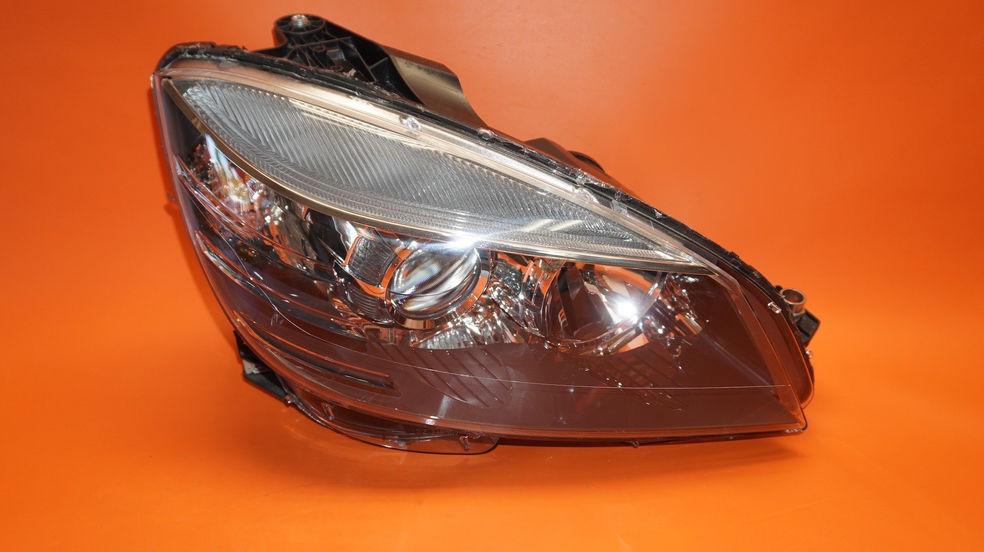 MERCEDES BENZ C300 HEADLIGHT RIGHT PASSANGER 2008 2009 2010 2011 W204
