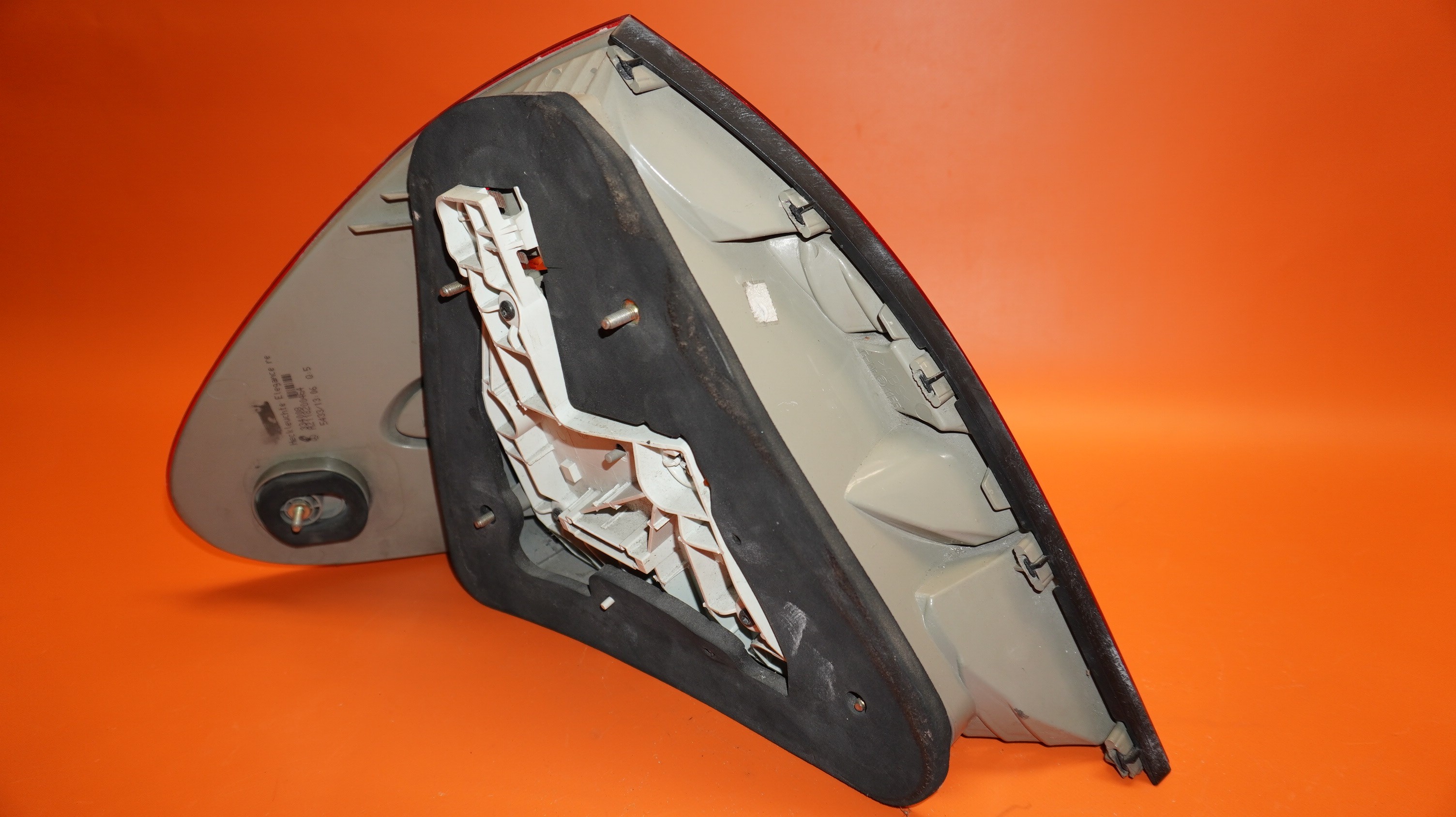 MERCEDES BENZ E320 TAIL LIGHT RIGHT PASSENGER 2003 2004 2005 2006