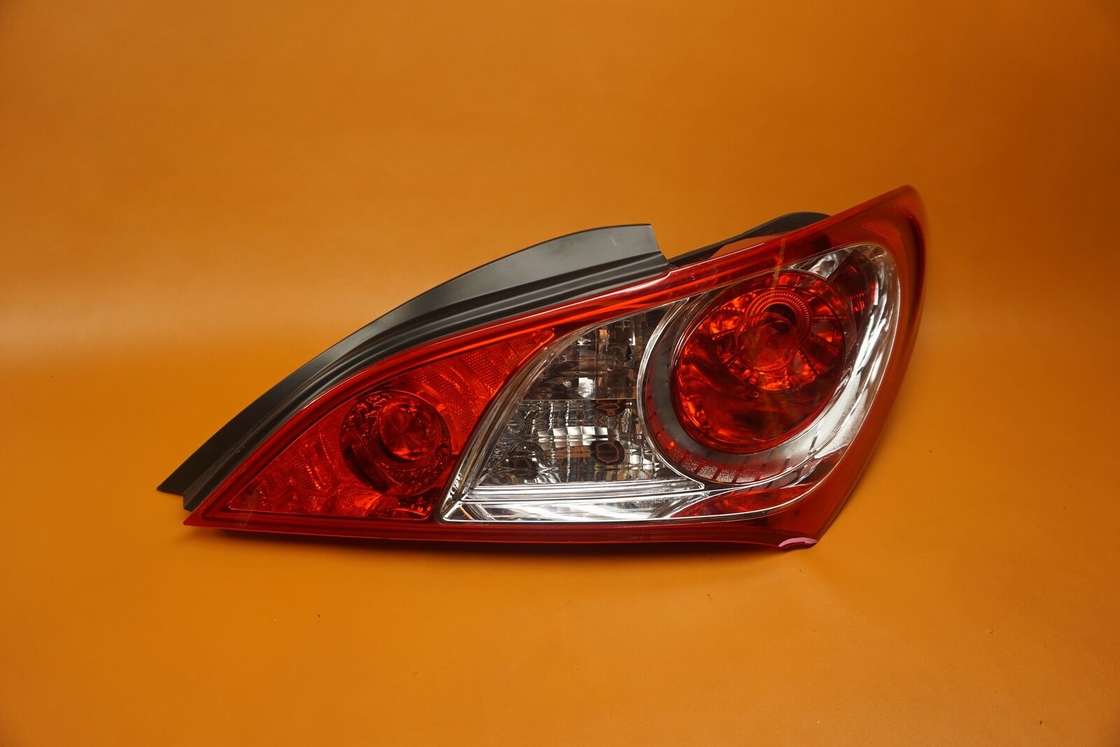 HYUNDAI GENESIS TAIL LIGHT RIGHT PASSENGER 2008 -2011
