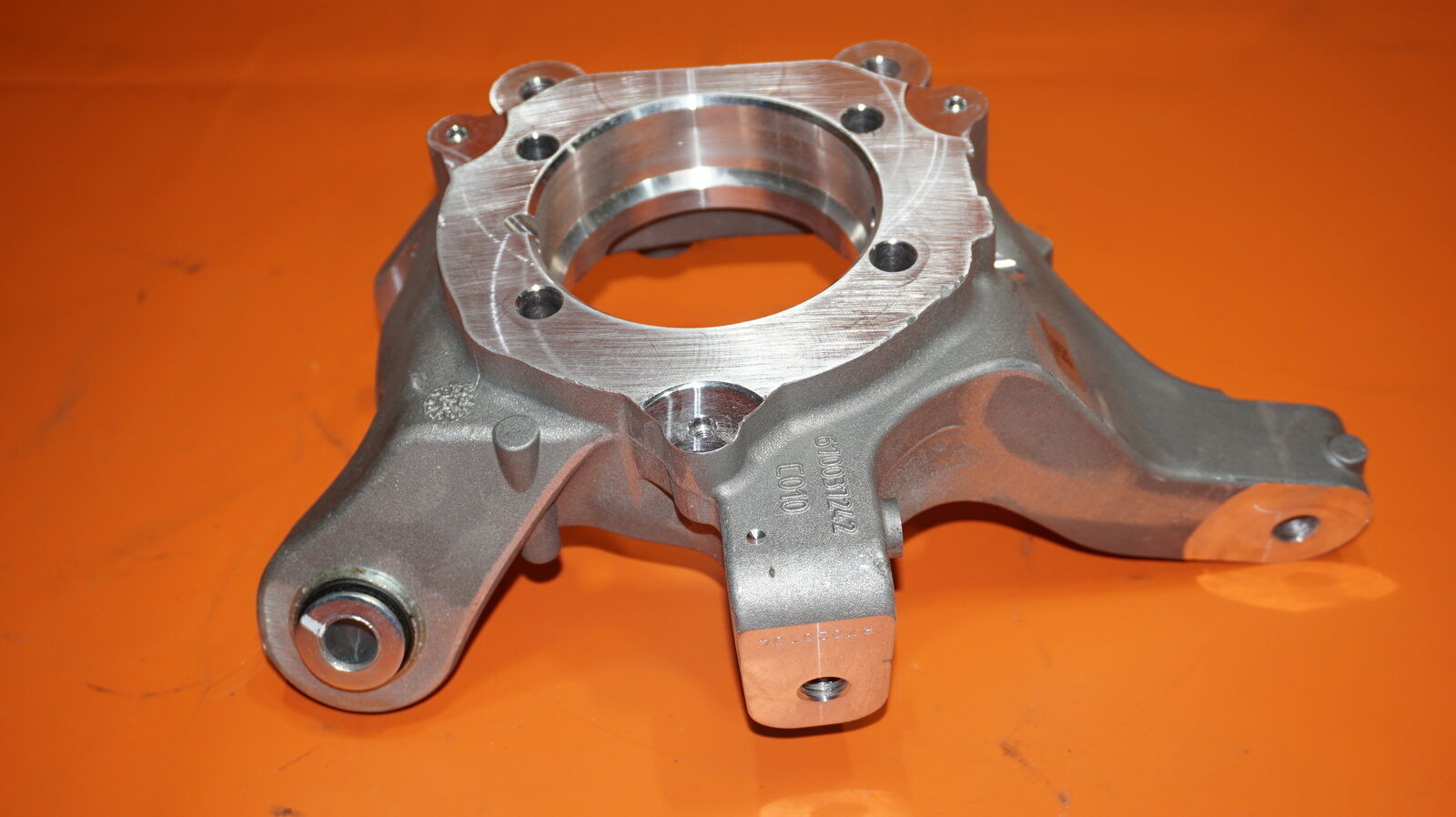 MASERATI LEVANTE KNUCKLE RIGHT REAR HUB 2017 2018 2019