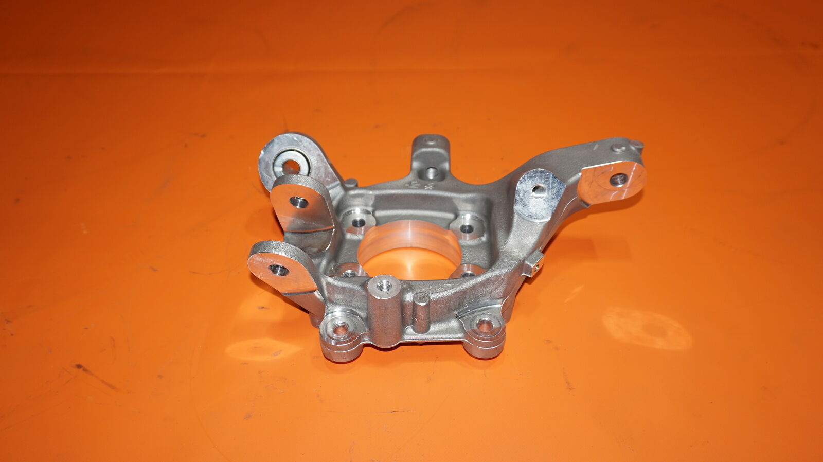 MASERATI LEVANTE KNUCKLE RIGHT REAR HUB 2017 2018 2019