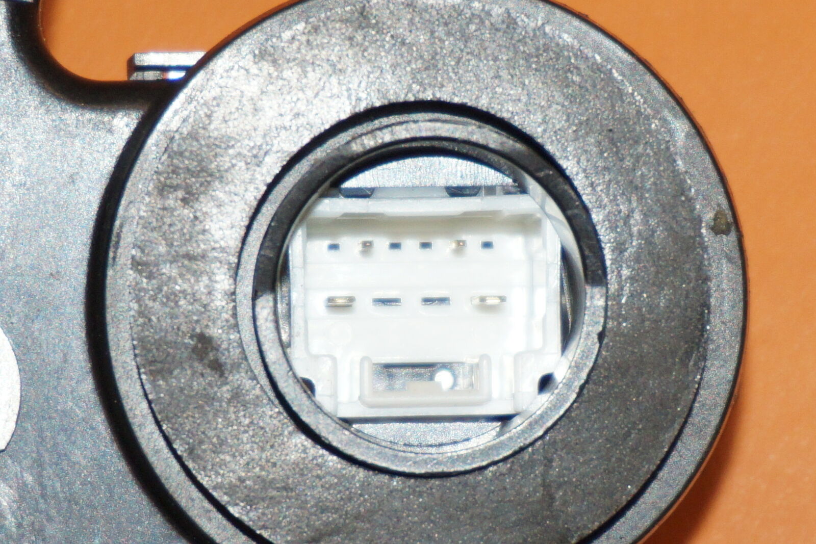 TOYOTA DOOR LOCK RIGHT REAR 69050-60091 OEM