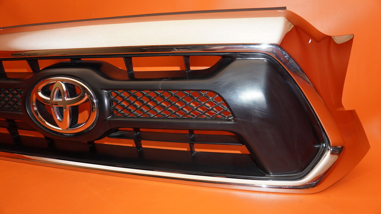 TOYOTA TACOMA GRILLE 2012 2013 2014 2015 53100-04470 OEM