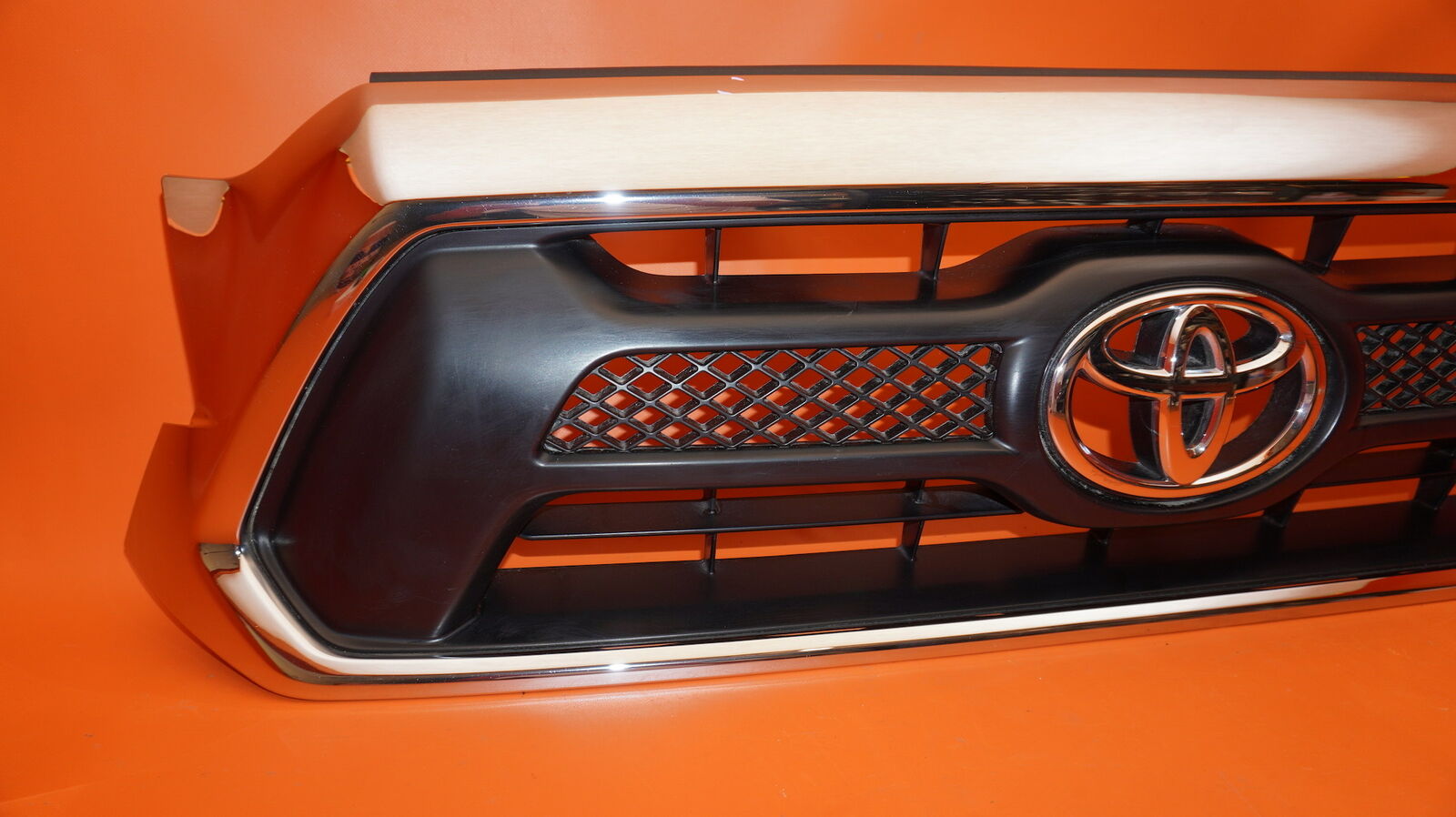 TOYOTA TACOMA GRILLE 2012 2013 2014 2015 53100-04470 OEM