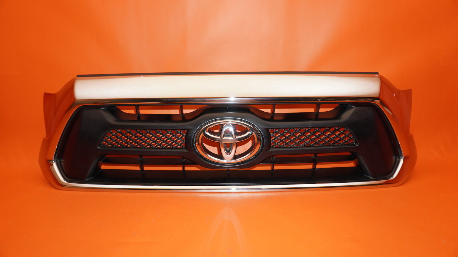 TOYOTA TACOMA GRILLE 2012 2013 2014 2015 53100-04470 OEM