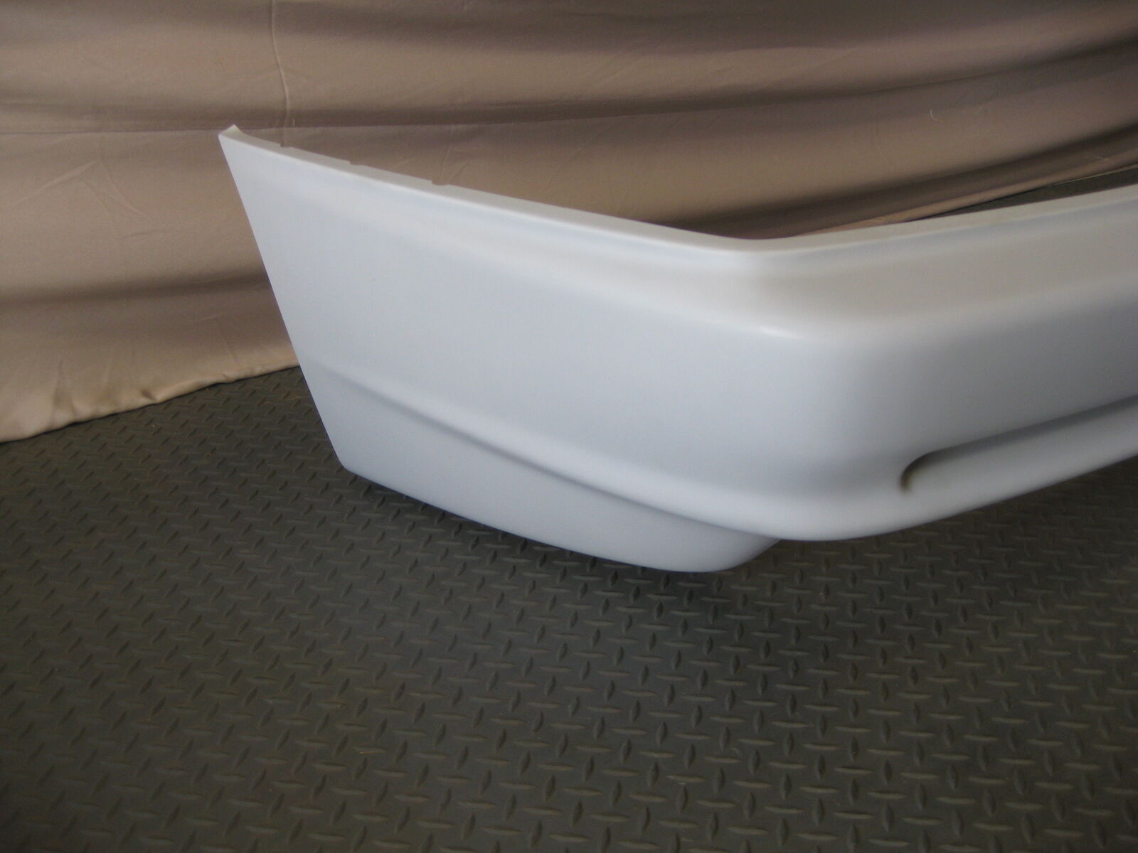 BMW 850 REAR BUMPER 1992 1993 1994 1995 1996 1997 1998 1999