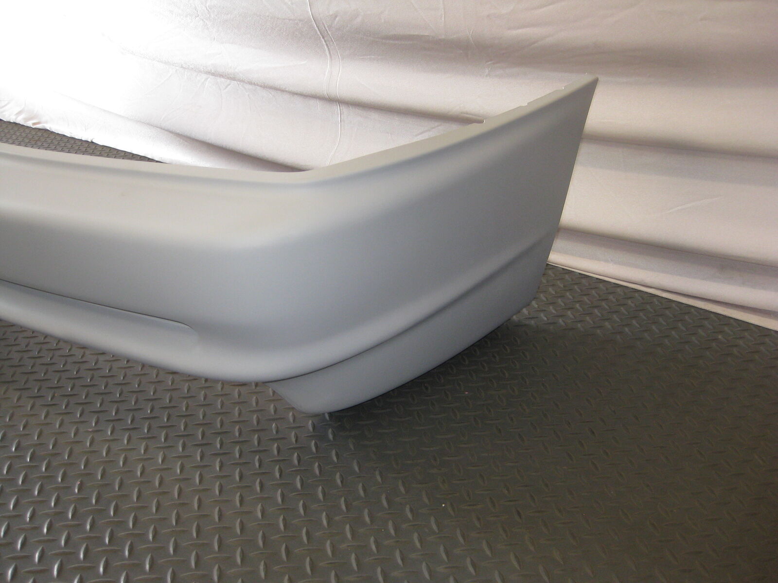 BMW 850 REAR BUMPER 1992 1993 1994 1995 1996 1997 1998 1999