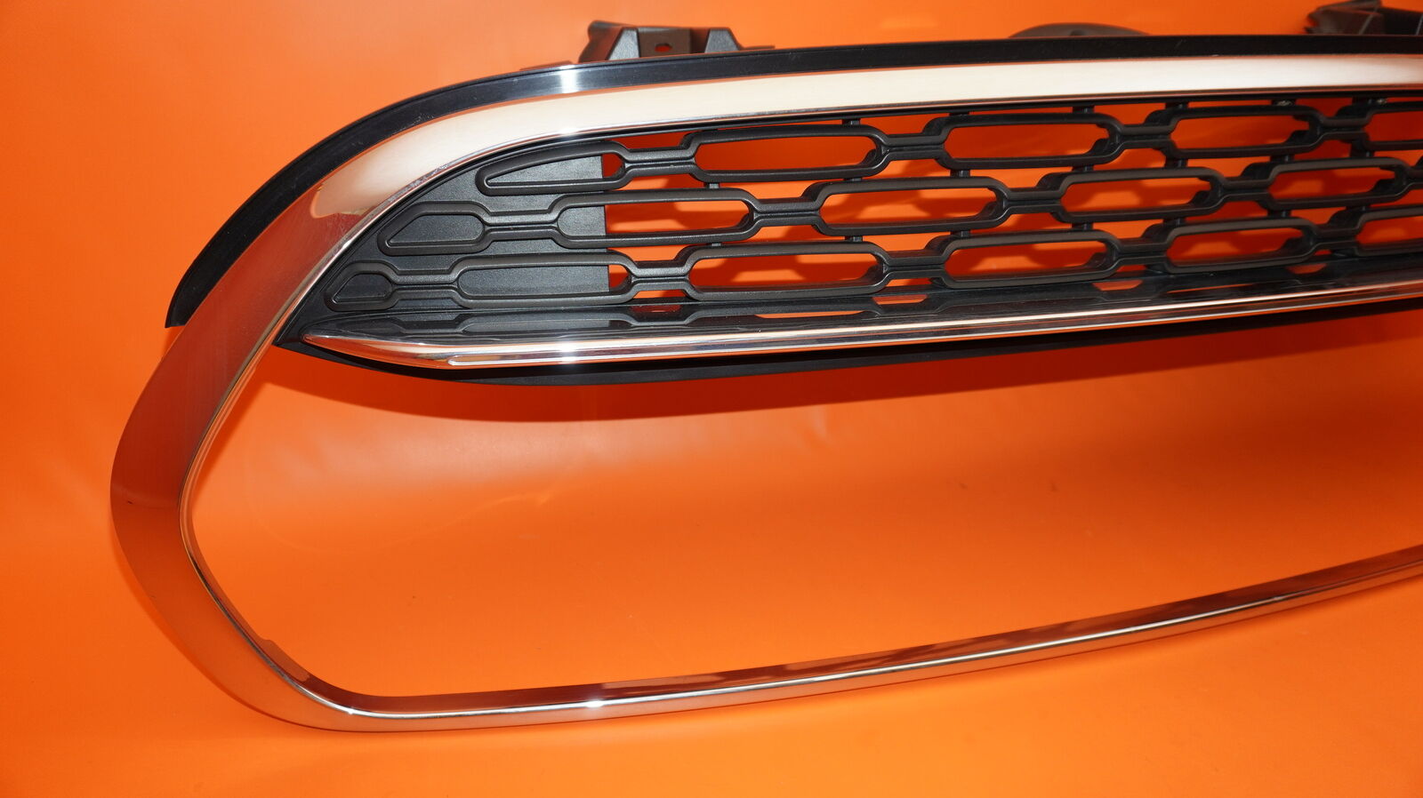 MINI COOPER CLUBMAN S GRILLE 2016 2017 2018 51137381981 OEM