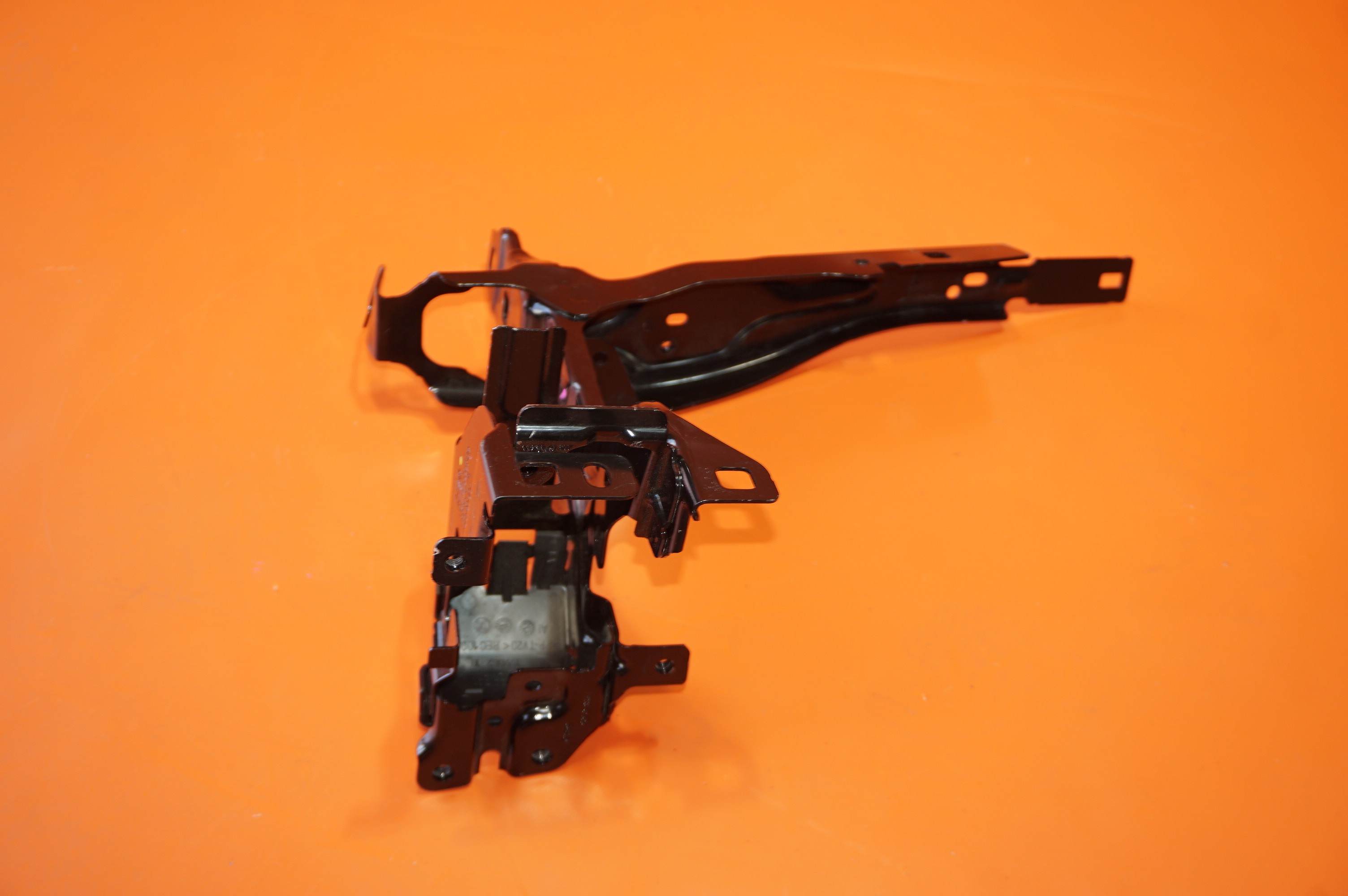 BMW 340 RADIATOR SUPPORT LEFT BRACKET 2019 2020 51647422293 330 OEM