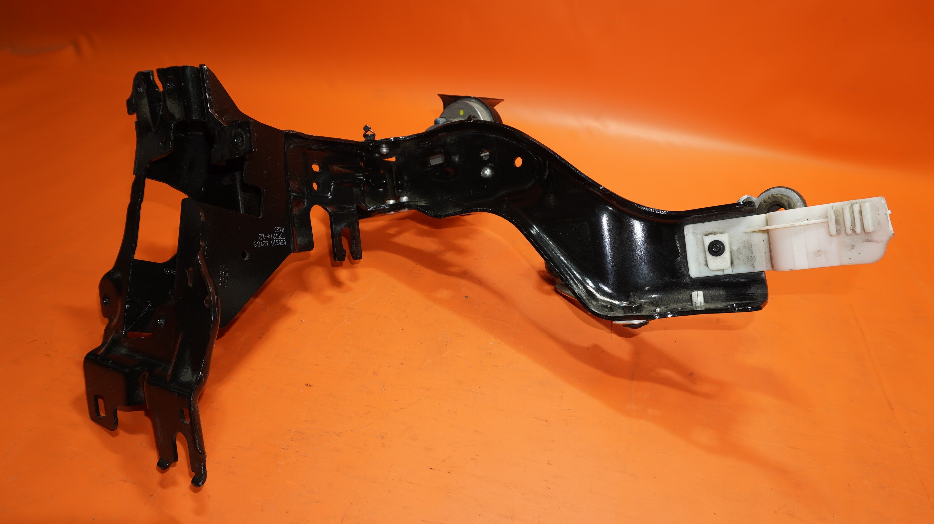 BMW 750 RADIATOR SUPPORT BRACKET 2016 2017 2018 2019 G11 73572B LEFT