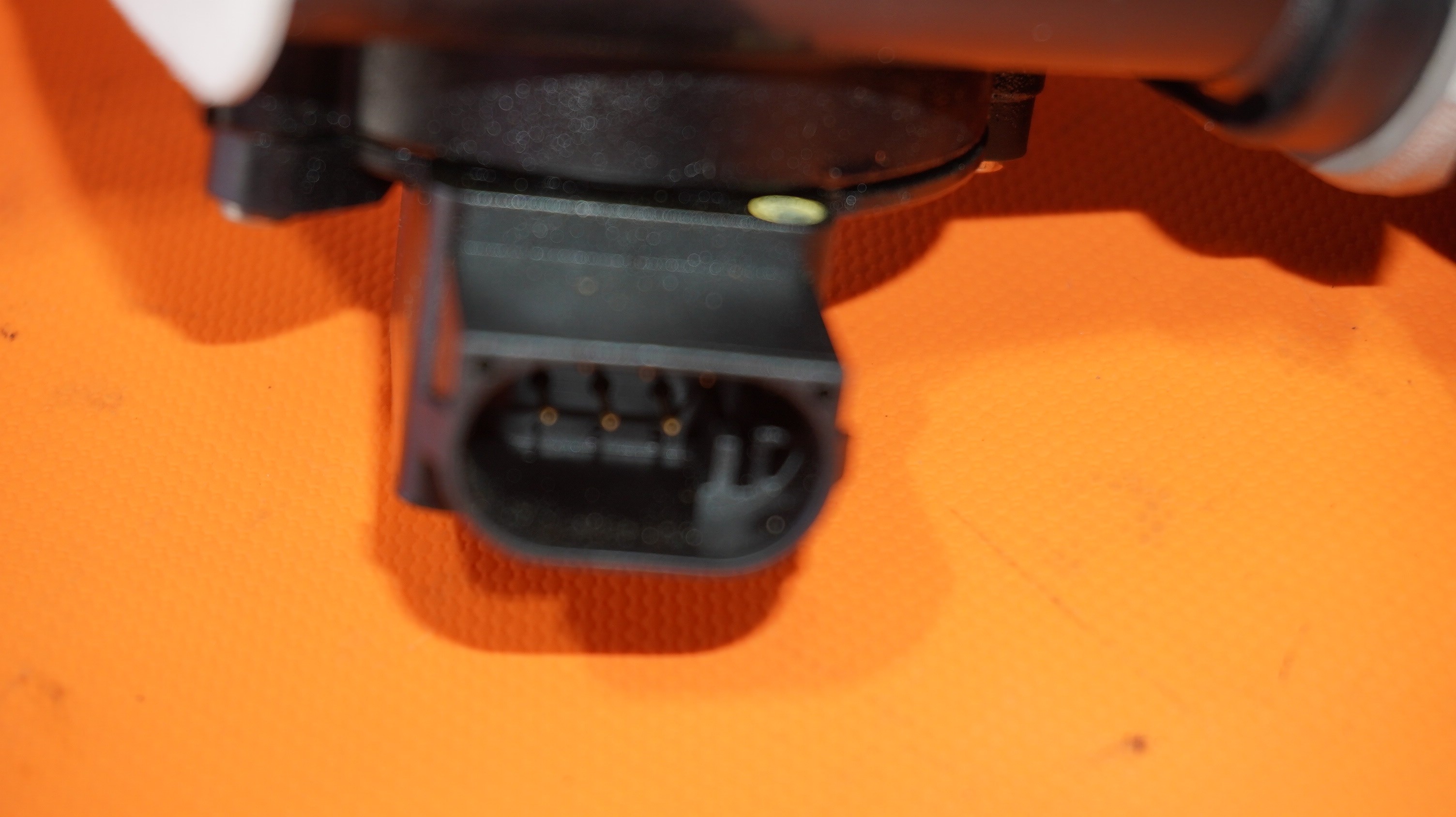 MERCEDES BENZ MAYBACH BRAKE MASTER CYLINDER 2006-2012 A2404300012 OEM