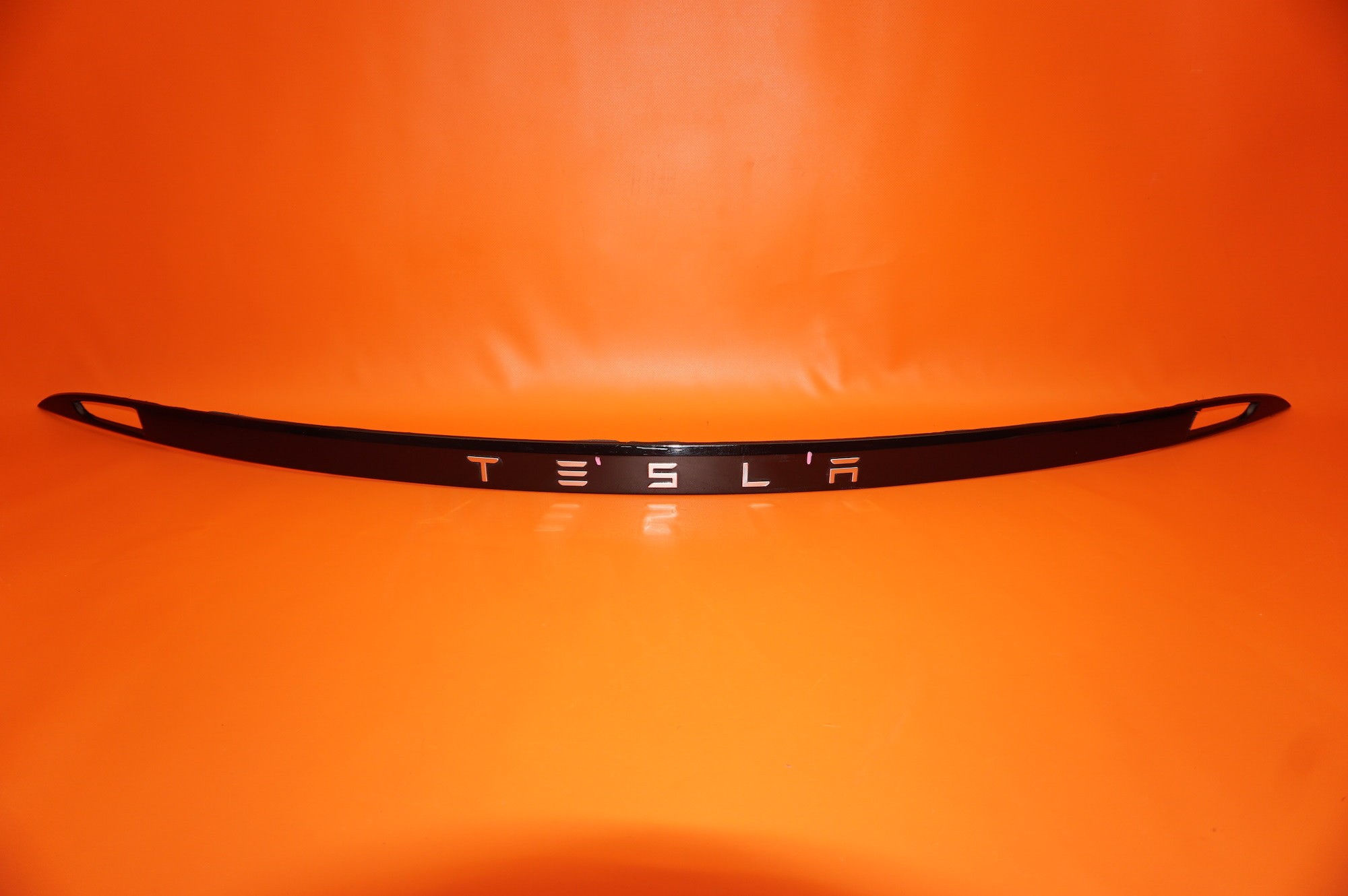 TESLA MODEL S GATE TRIM APPLIQUE 2016 2017 2018 2019 1026649-00-E