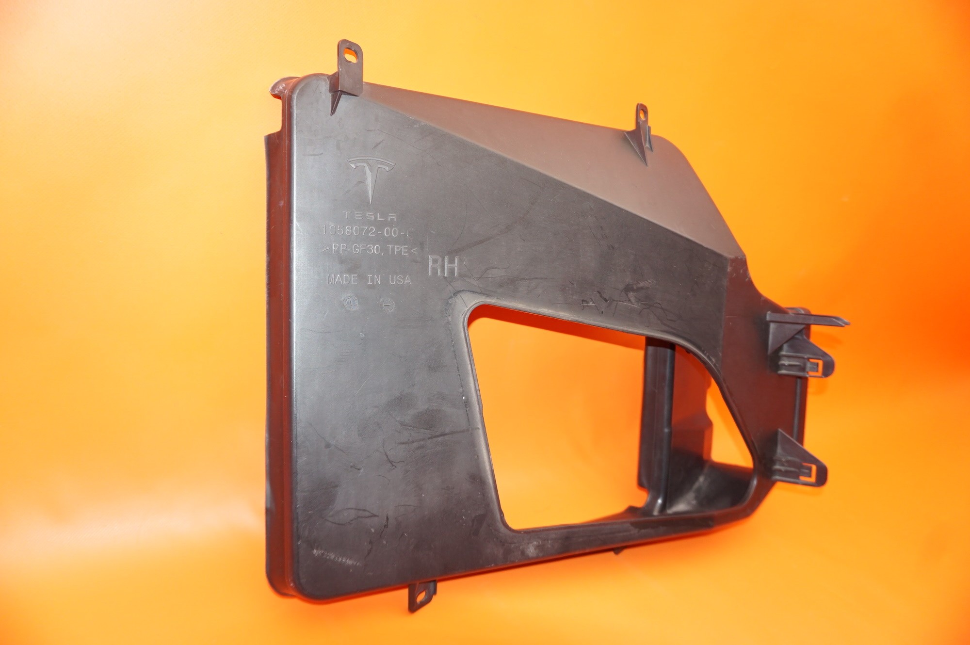 TESLA MODEL S COOLING AIR DUCT RIGHT 2016 2017 2018 2019 1058072-00-C