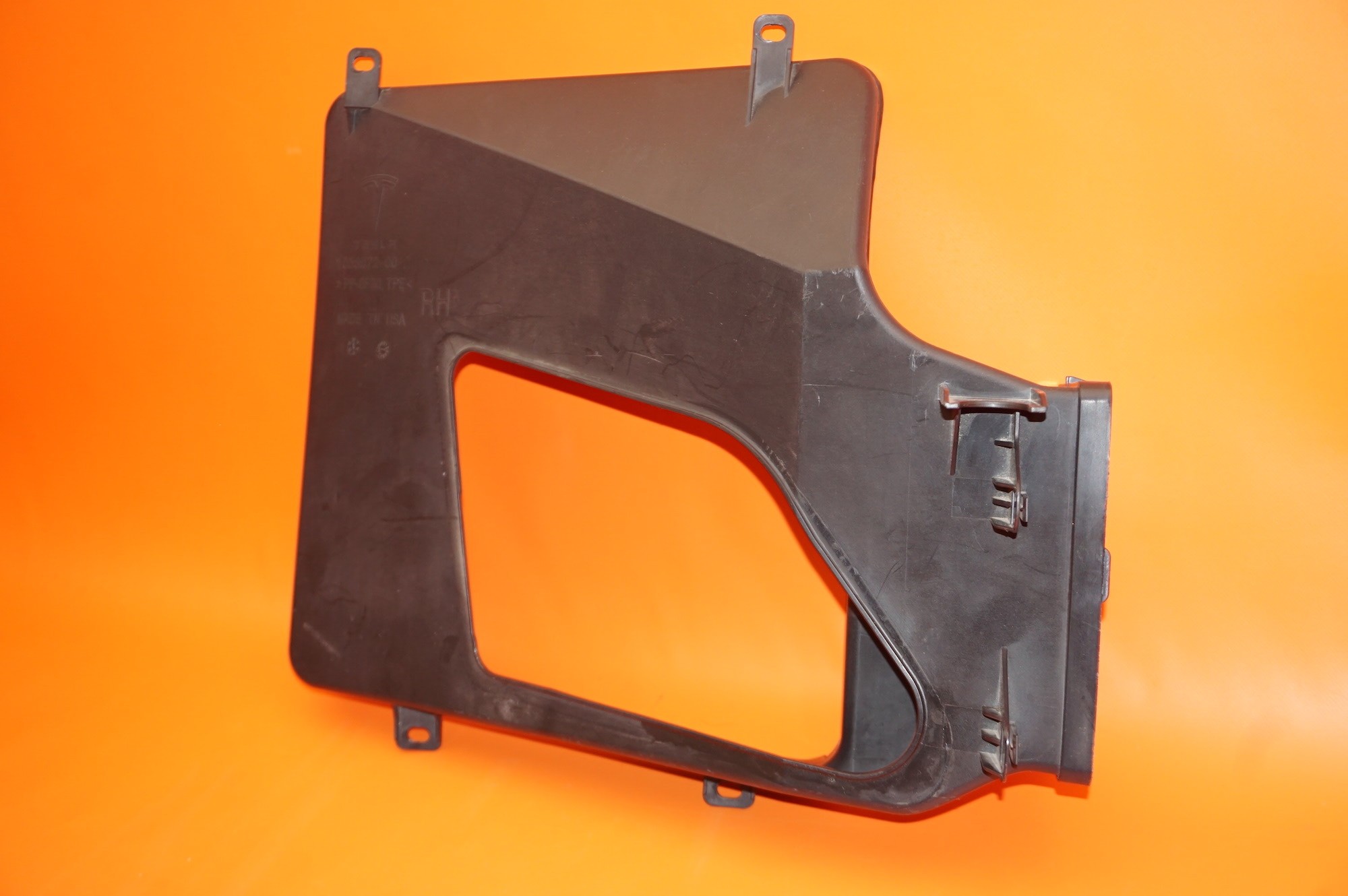 TESLA MODEL S COOLING AIR DUCT RIGHT 2016 2017 2018 2019 1058072-00-C