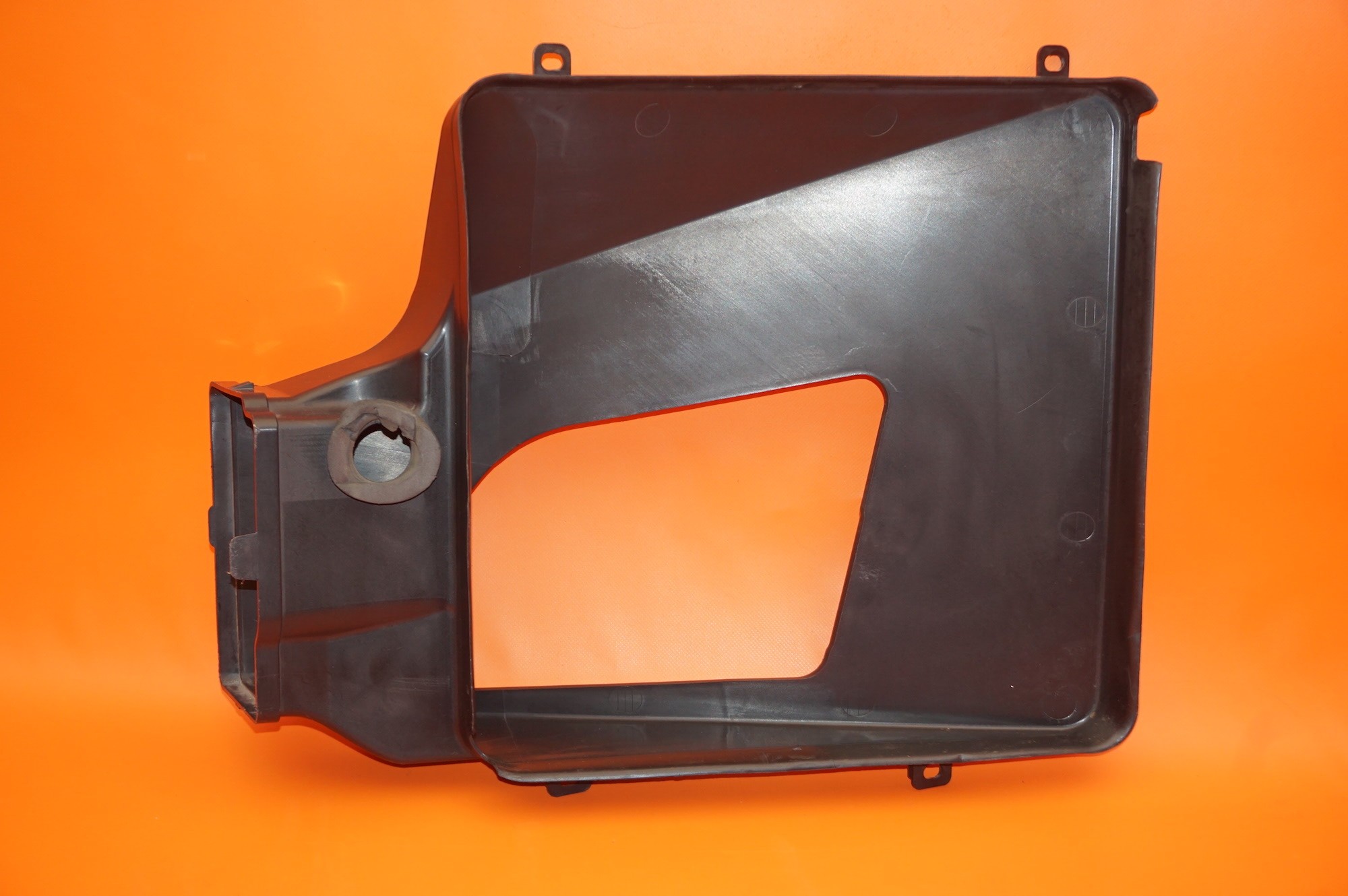 TESLA MODEL S COOLING AIR DUCT RIGHT 2016 2017 2018 2019 1058072-00-C