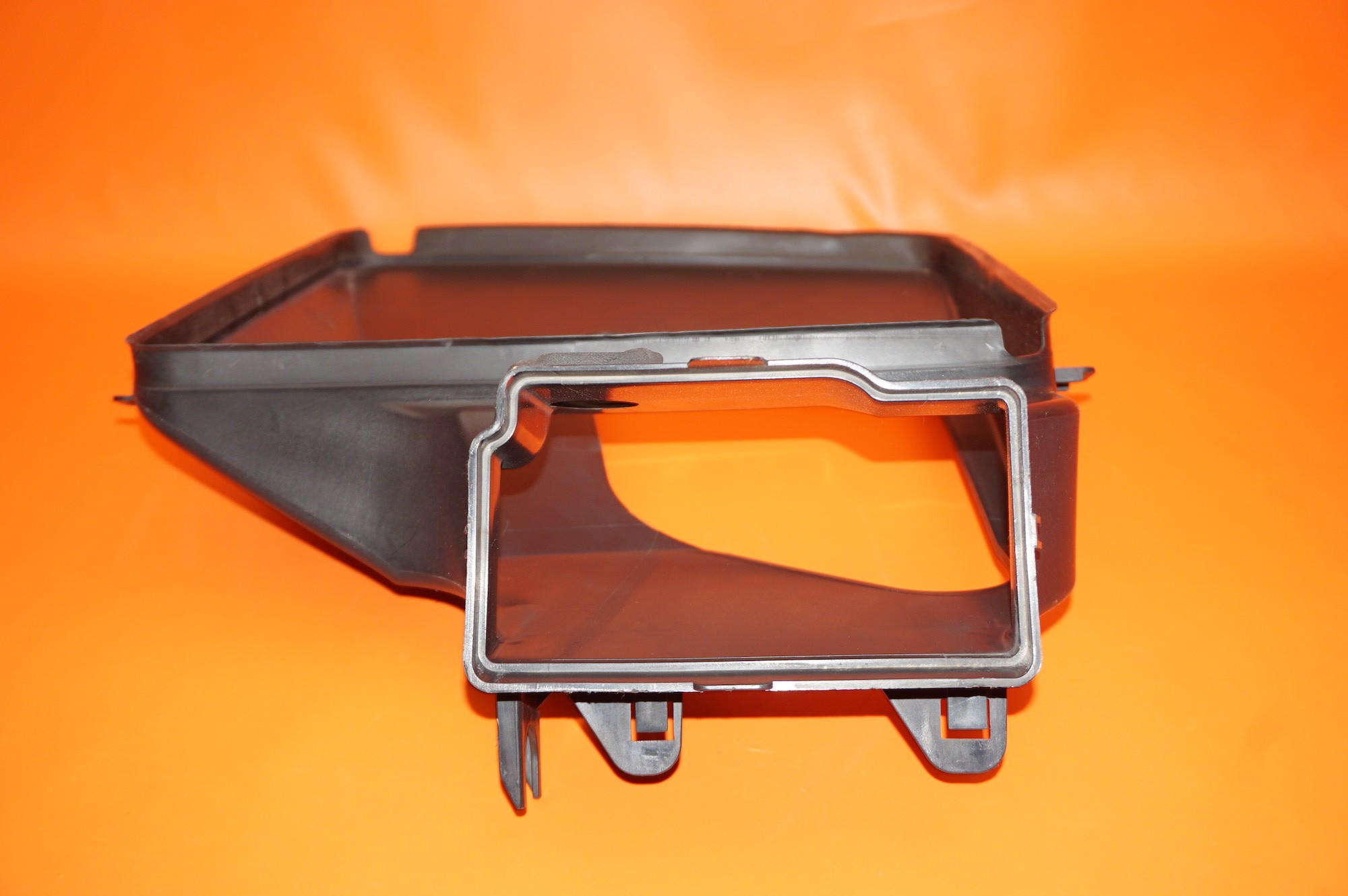 TESLA MODEL S COOLING AIR DUCT RIGHT 2016 2017 2018 2019 1058072-00-C