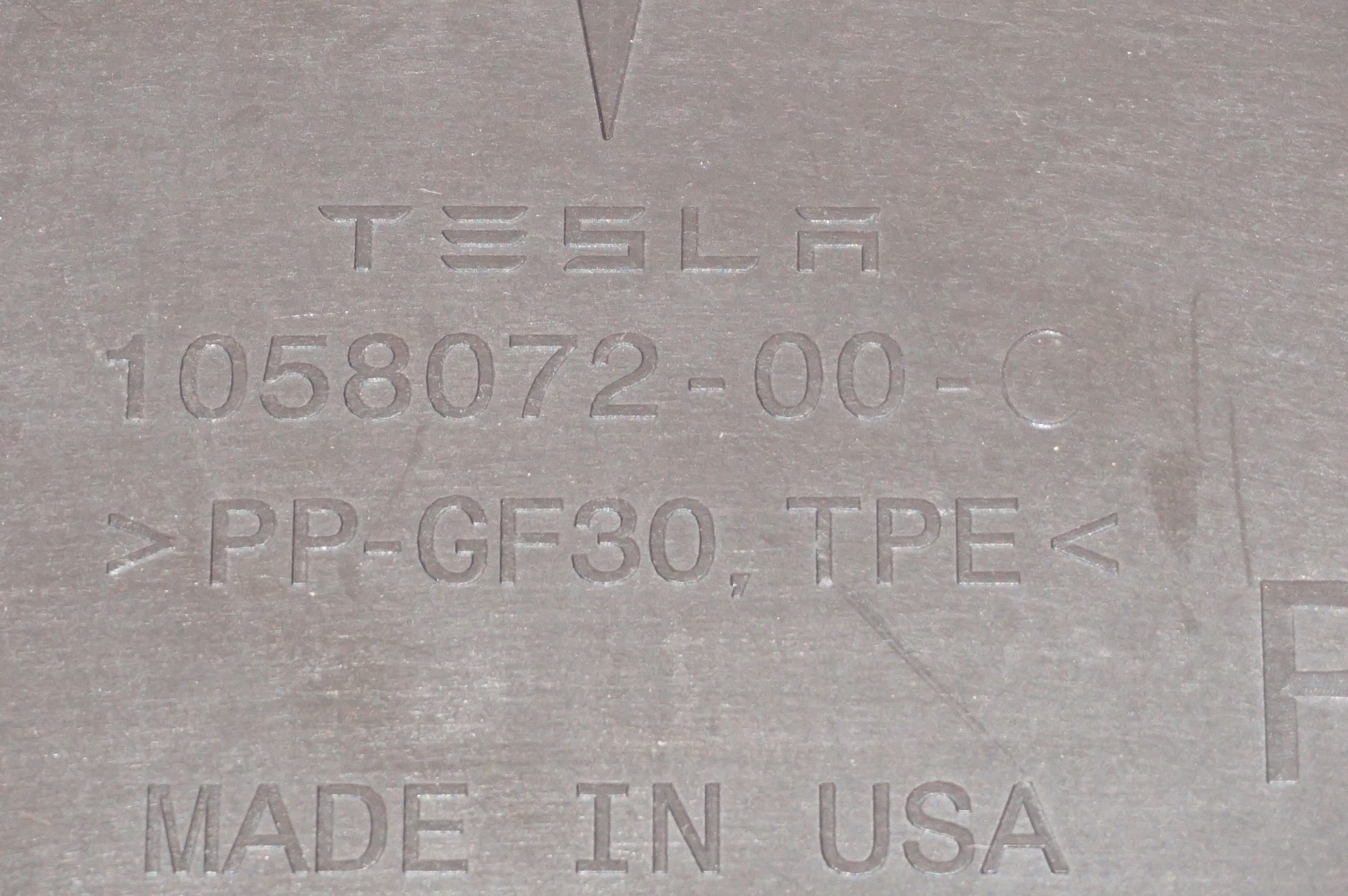 TESLA MODEL S COOLING AIR DUCT RIGHT 2016 2017 2018 2019 1058072-00-C