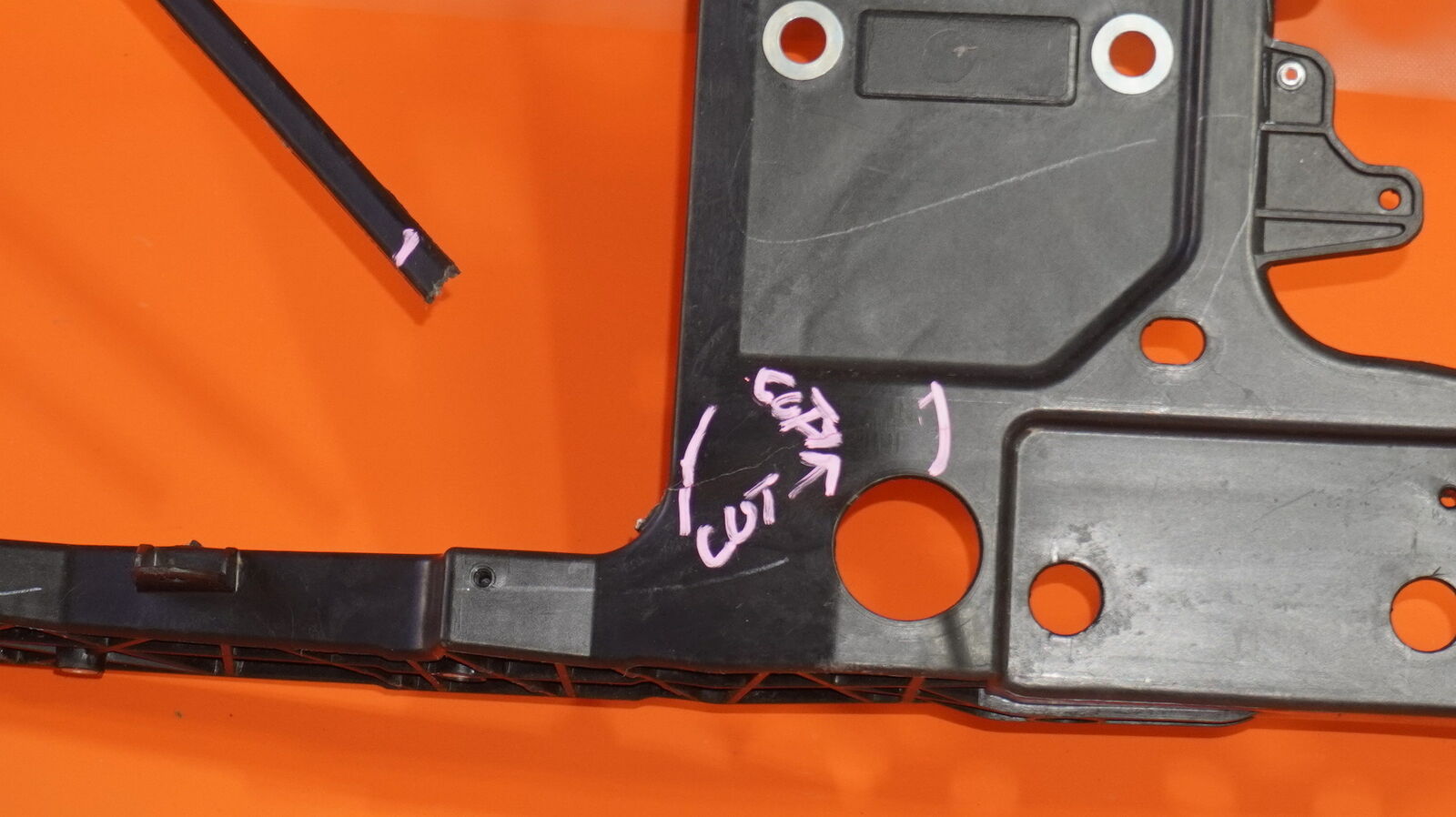 TESLA MODEL S RADIATOR SUPPORT 2015 2016 PLASTIC 1061950-00-E DAMAGED OEM