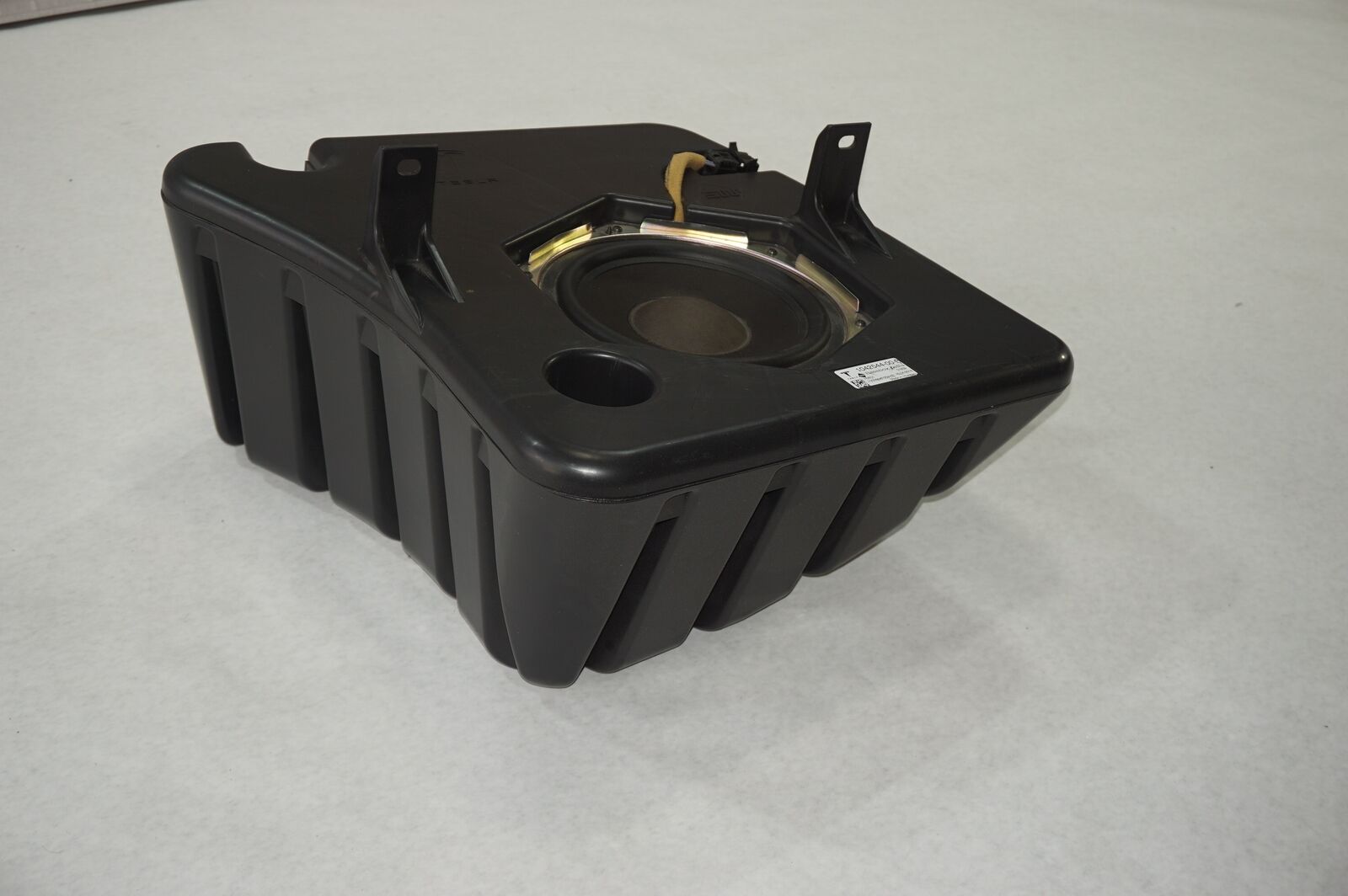 TESLA MODEL S SUBWOOFER BASS BOX 2016 2017 2018 1042544-00-B