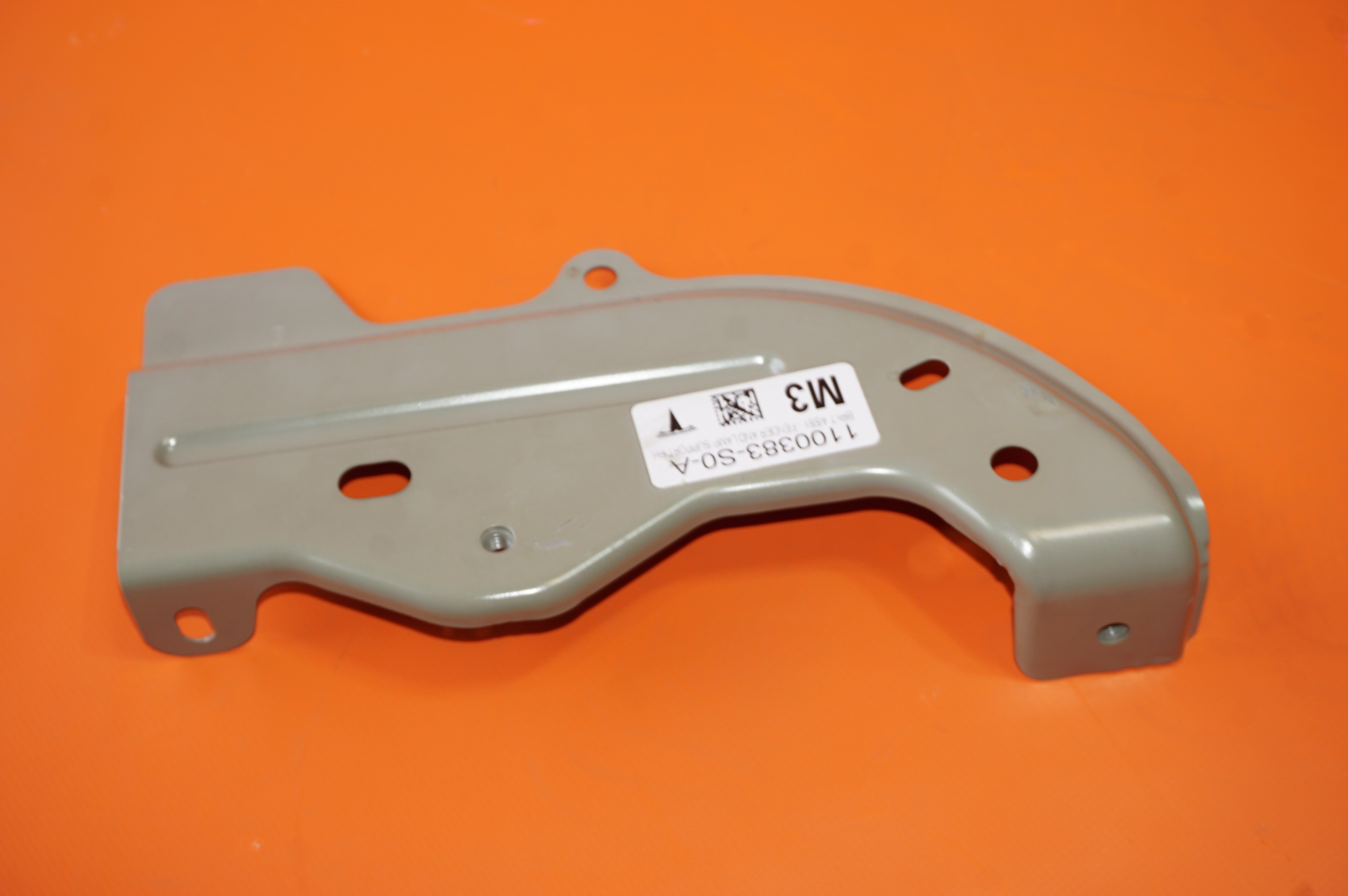 TESLA MODEL 3 FENDER AND AMP SUPPORT BRACKET RIGHT 2017 2018 2019 2020