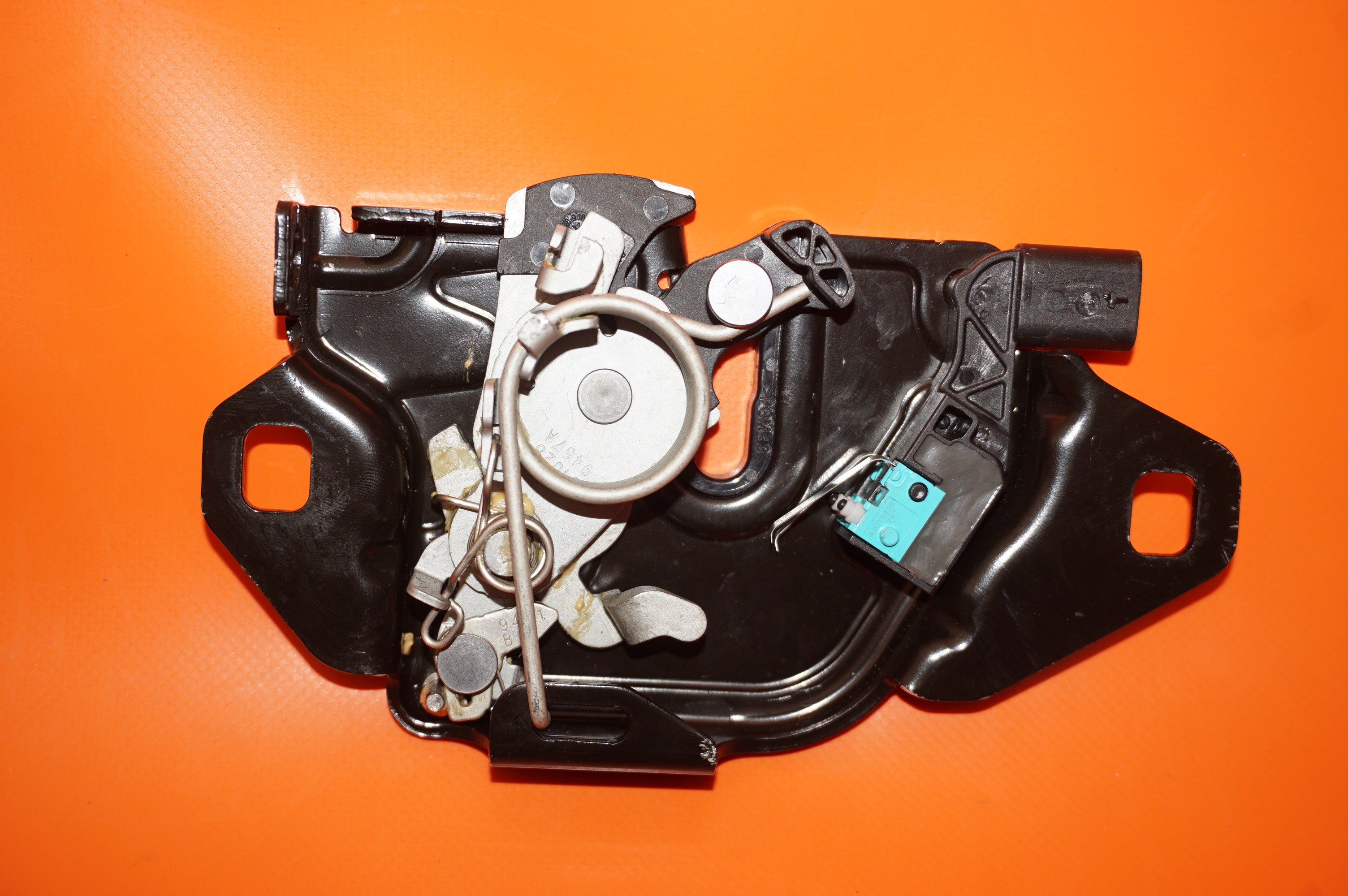 TESLA MODEL Y HOOD LATCH LOCK 2020 2021 2022 2023 1500397-00-E OEM NEW