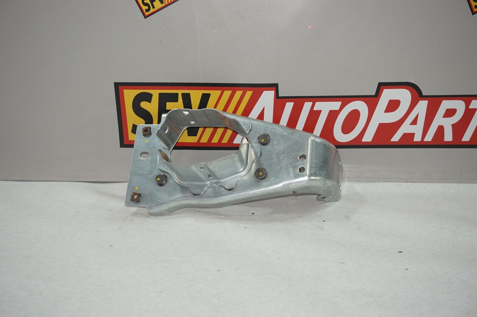 RANGE ROVER EVOQUE MOUNTING BRACKET 2014 2015 2016 LR086115 OEM