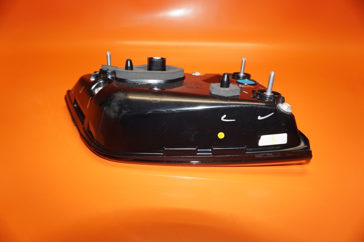 TESLA MODEL X TRUNK TAIL LIGHT RIGHT 2016 2017 2018 2019 2020 1034337 ...