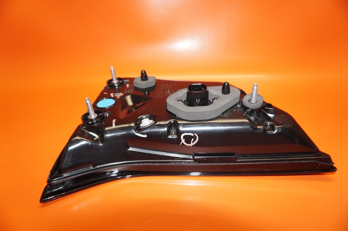 TESLA MODEL X TRUNK TAIL LIGHT RIGHT 2016 2017 2018 2019 2020 1034337 ...