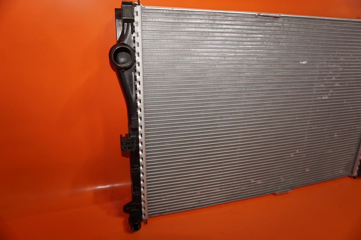 MERCEDES C300 RADIATOR 2019 2020 2-DOOR A095001703 OEM
