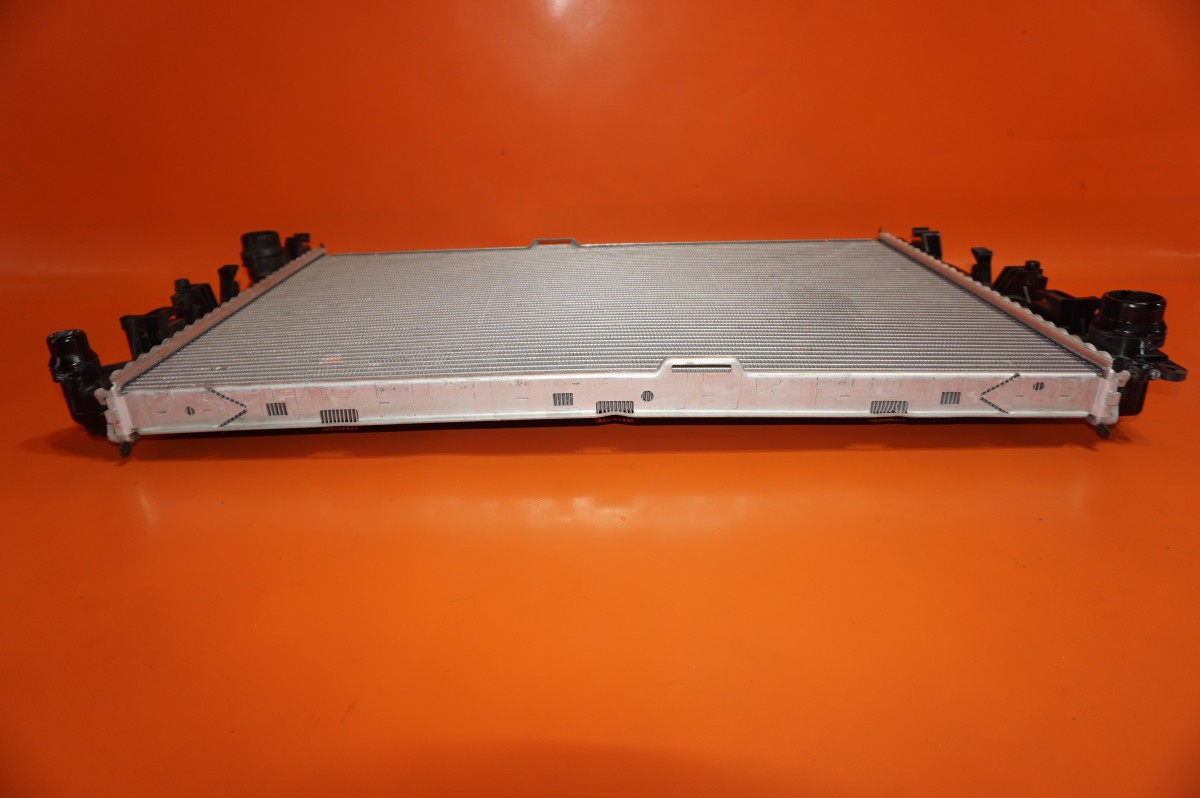 MERCEDES C300 RADIATOR 2019 2020 2-DOOR A095001703 OEM