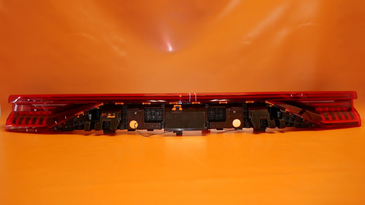 AUDI Q8 TAIL LIGHT TAIL GATE CENTER LED 2018 2019 2020 4M8945695B OEM