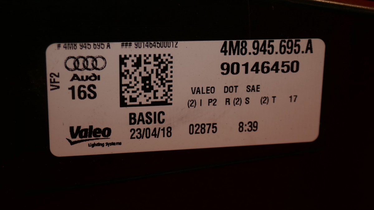 AUDI Q8 TAIL LIGHT TAIL GATE CENTER LED 2018 2019 2020 4M8945695B OEM