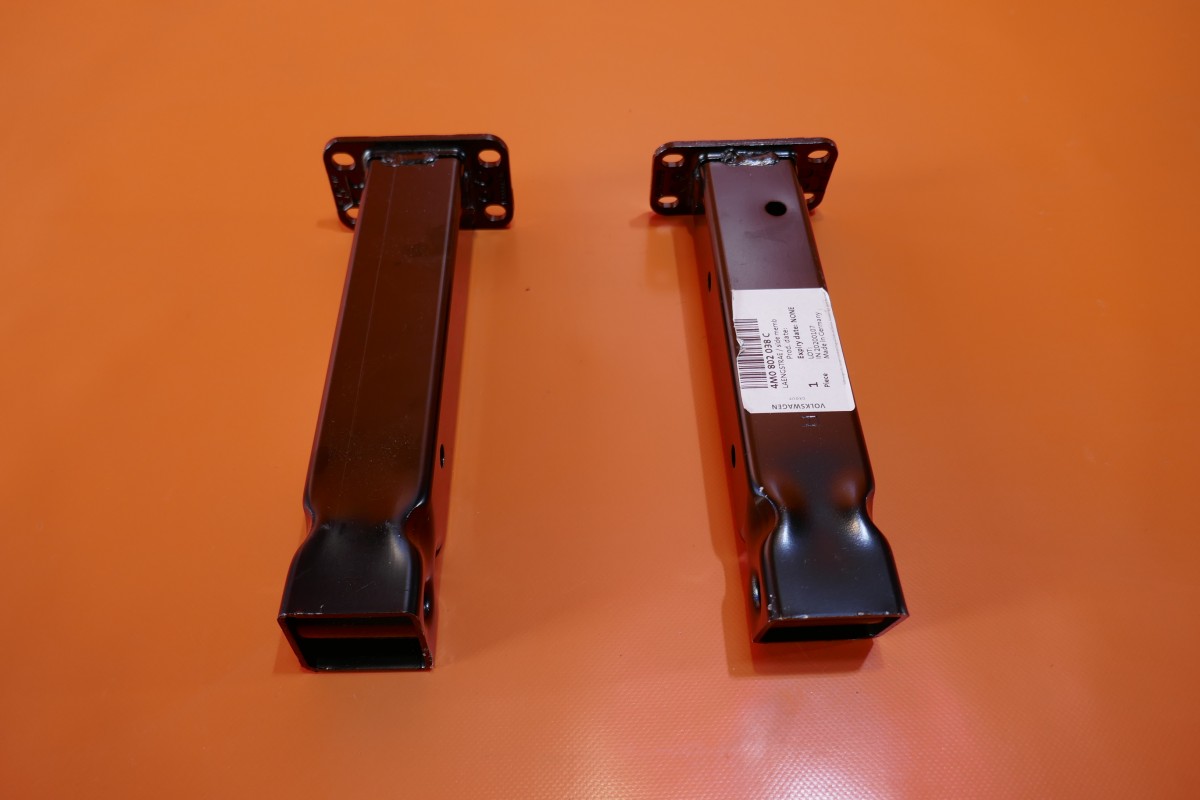 AUDI Q7 LOWER RAIL BRACKET LEFT RIGHT 2017 2018 2019 2020 Q8 4M0802037B OEM