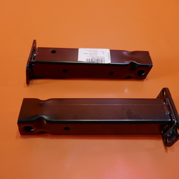 AUDI Q7 LOWER RAIL BRACKET LEFT RIGHT 2017 2018 2019 2020 Q8 4M0802037B OEM