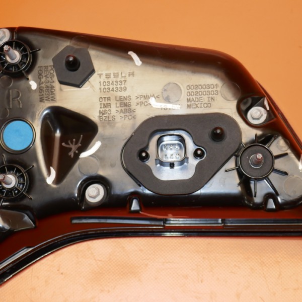 TESLA MODEL X TRUNK TAIL LIGHT RIGHT 2016 2017 2018 2019 2020 1034337 ...