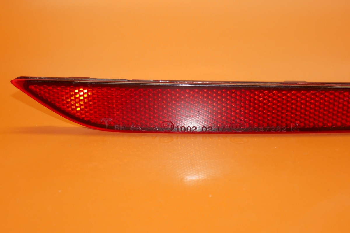 TESLA MODEL S REAR BUMPER REFLECTOR RIGHT PASSENGER 2016 2017 2018 2019 ...