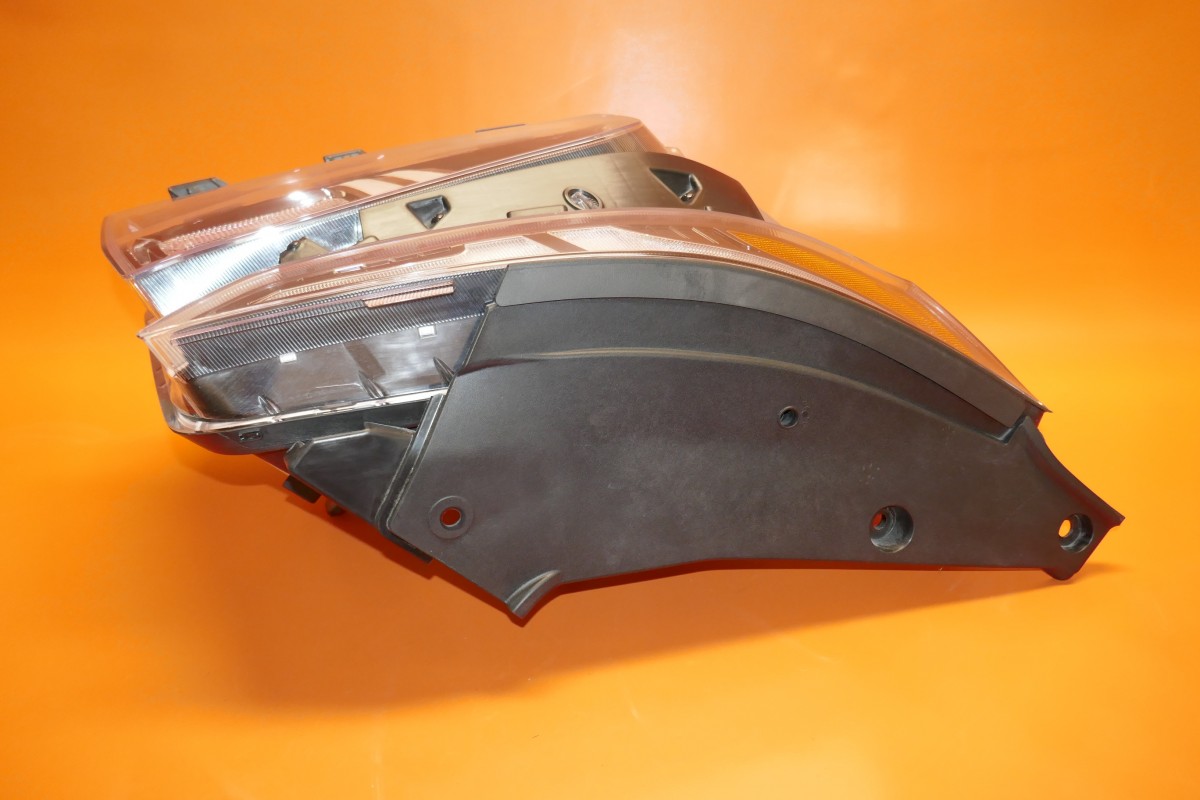 HYUNDAI SANTA FE HEADLIGHT RIGHT PASSENGER 2020 2021 LED 92102-S2500 OEM