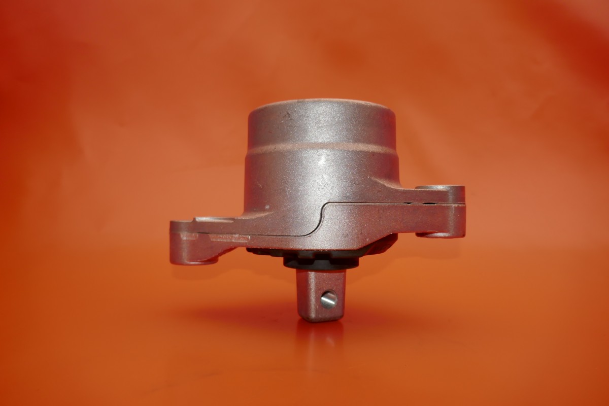 MASERATI GHIBLI ENGINE MOUNT BUSHING LEFT 2014 2015 2016 2017 670004870 OEM