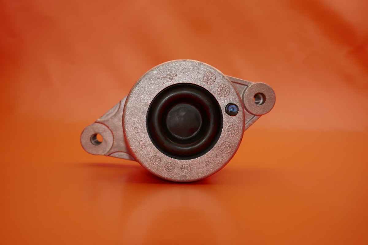 MASERATI GHIBLI ENGINE MOUNT BUSHING LEFT 2014 2015 2016 2017 670004870 OEM